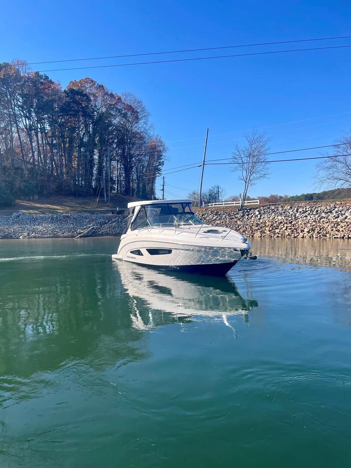 2024 Regal 33 Express Cruiser for sale - YachtWorld