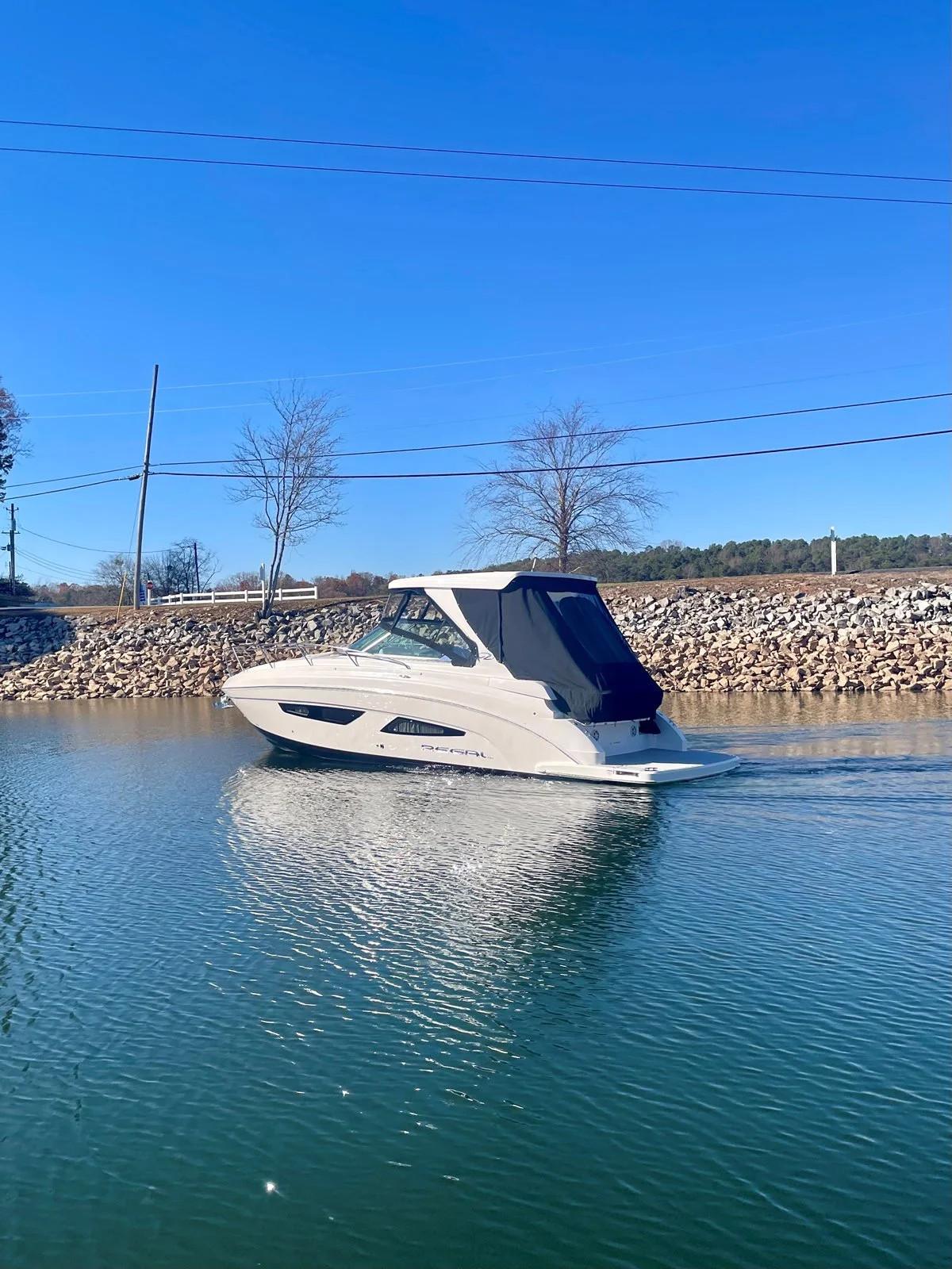 2024 Regal 33 Express Cruiser for sale - YachtWorld