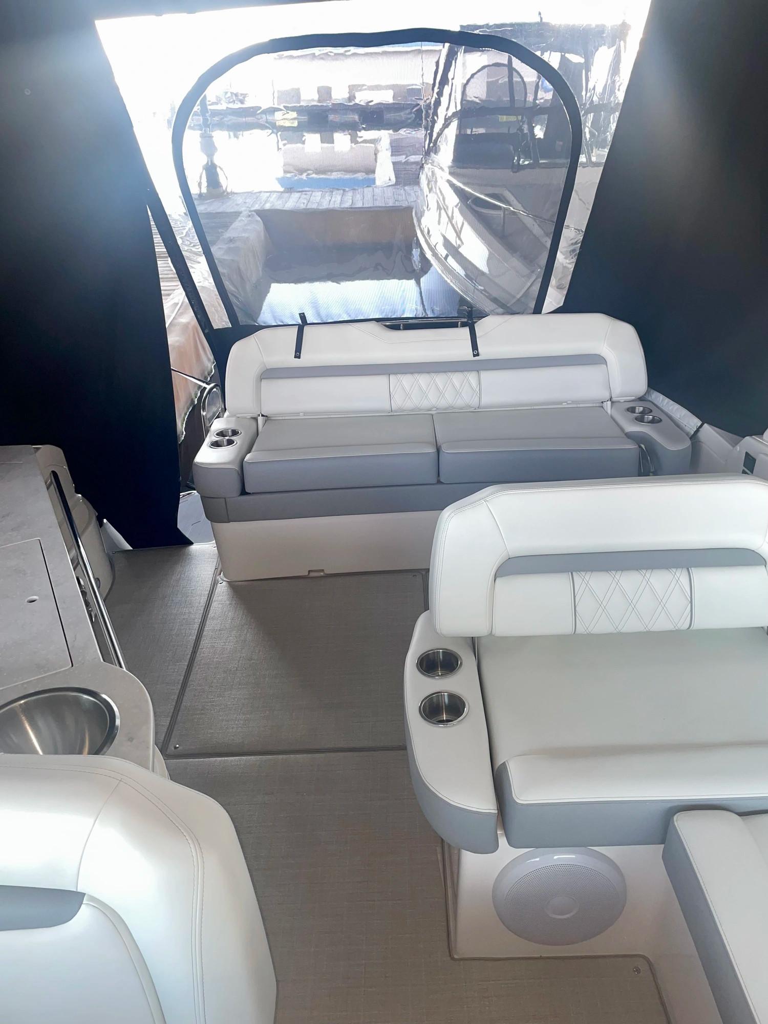 2024 Regal 33 Express Cruiser for sale - YachtWorld