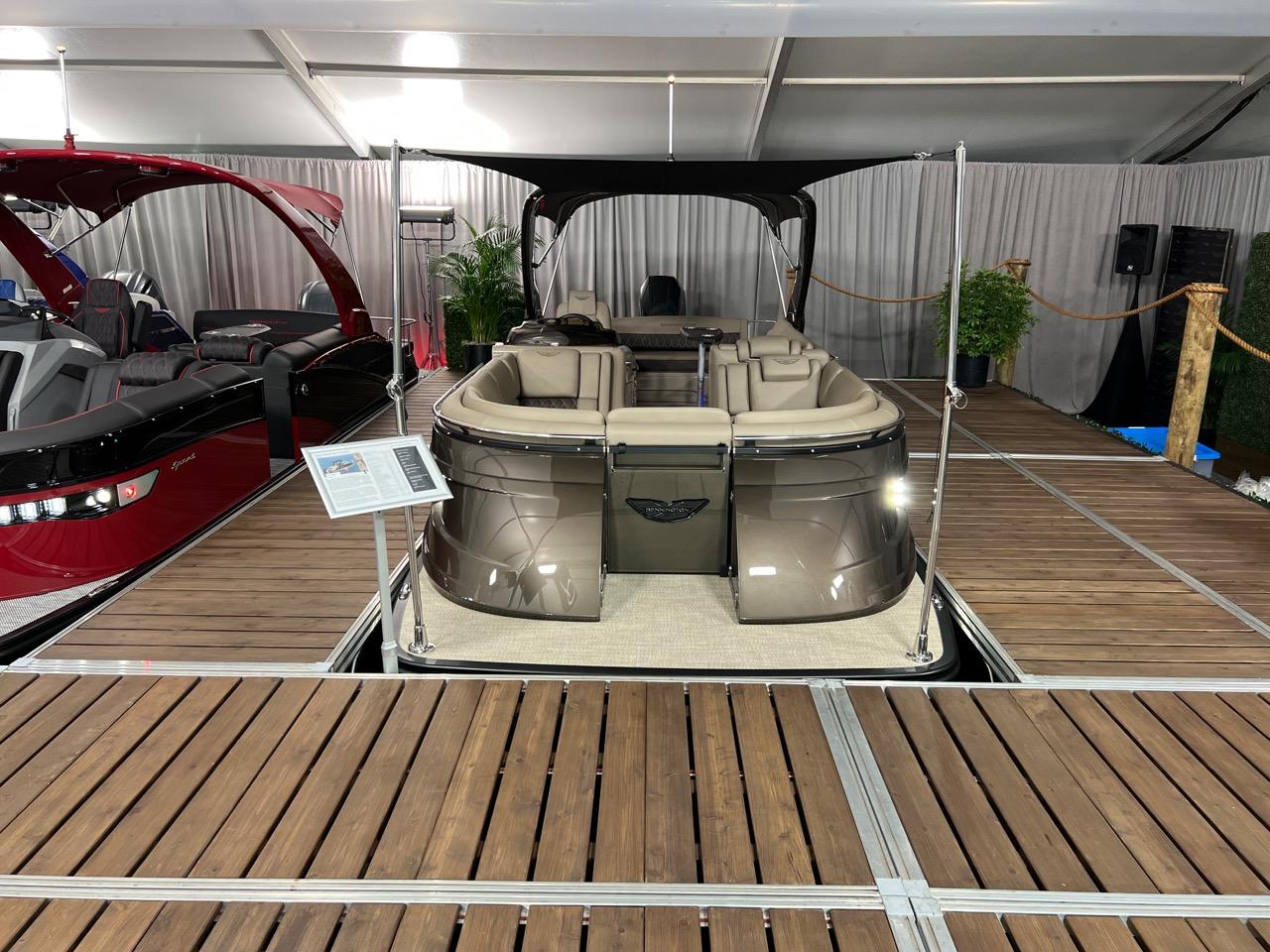 2024 Bennington 25 QX CLAD SWING BACK Pontoon for sale - YachtWorld