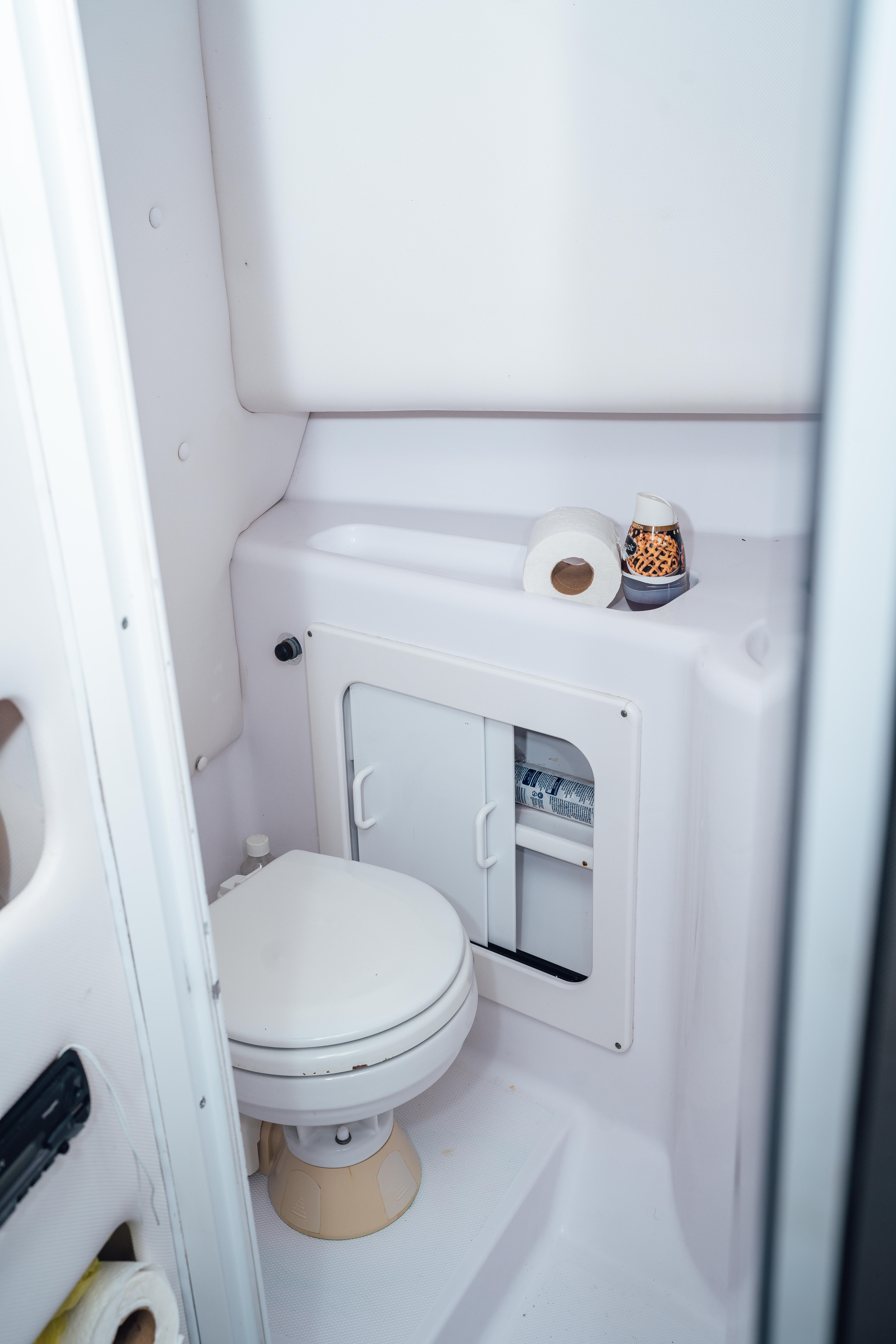 2003 Pro-Line 32 Express Cuddy Cabin for sale - YachtWorld