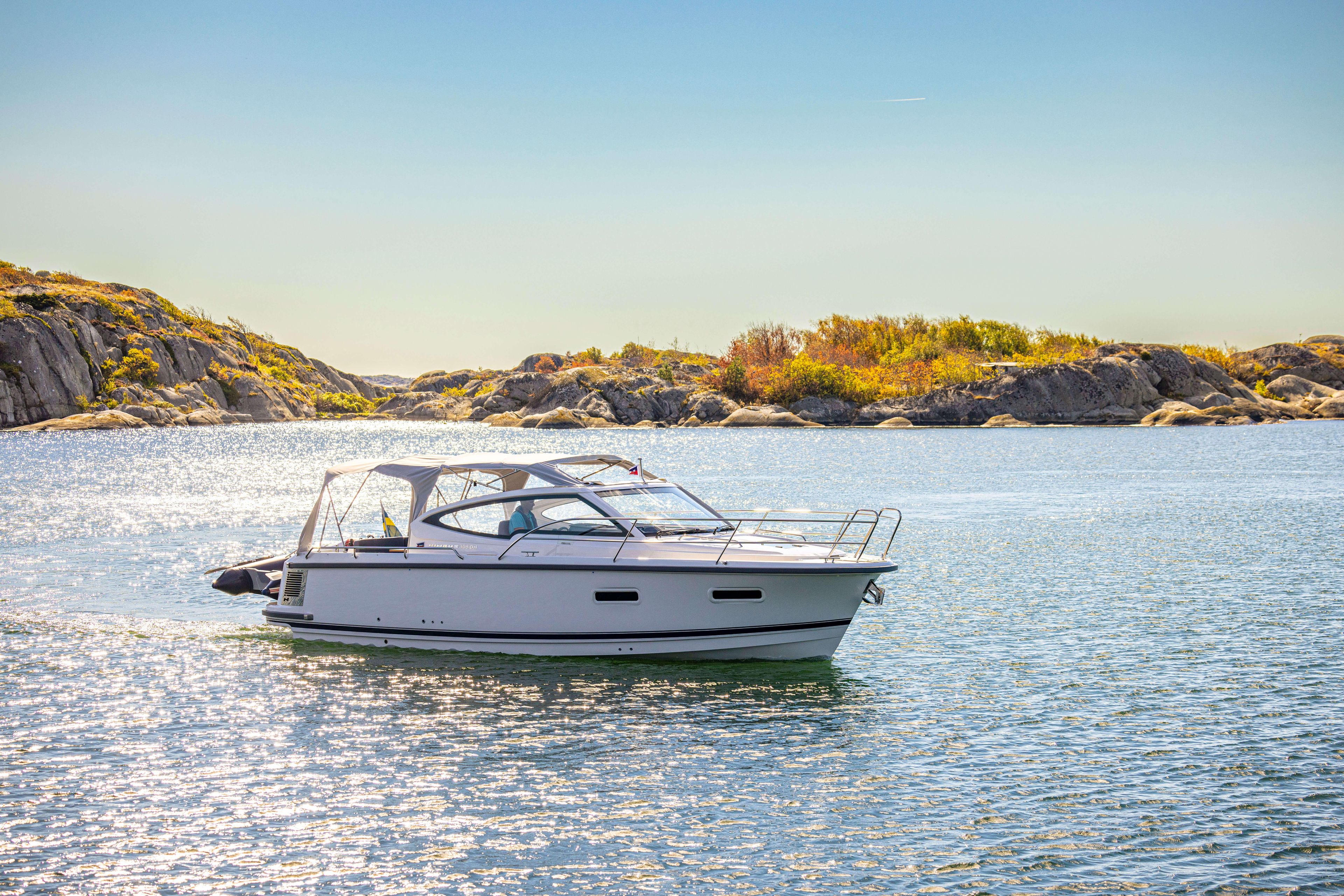 2025 Nimbus 305 Drophead Motor Yacht for sale - YachtWorld