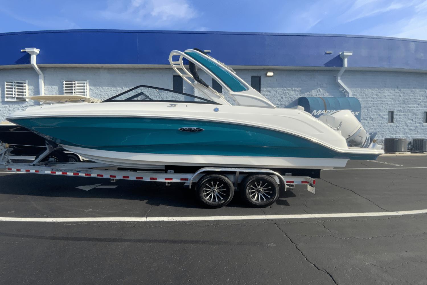 2024 Sea Ray SDX 250 Outboard Runabout for sale - YachtWorld