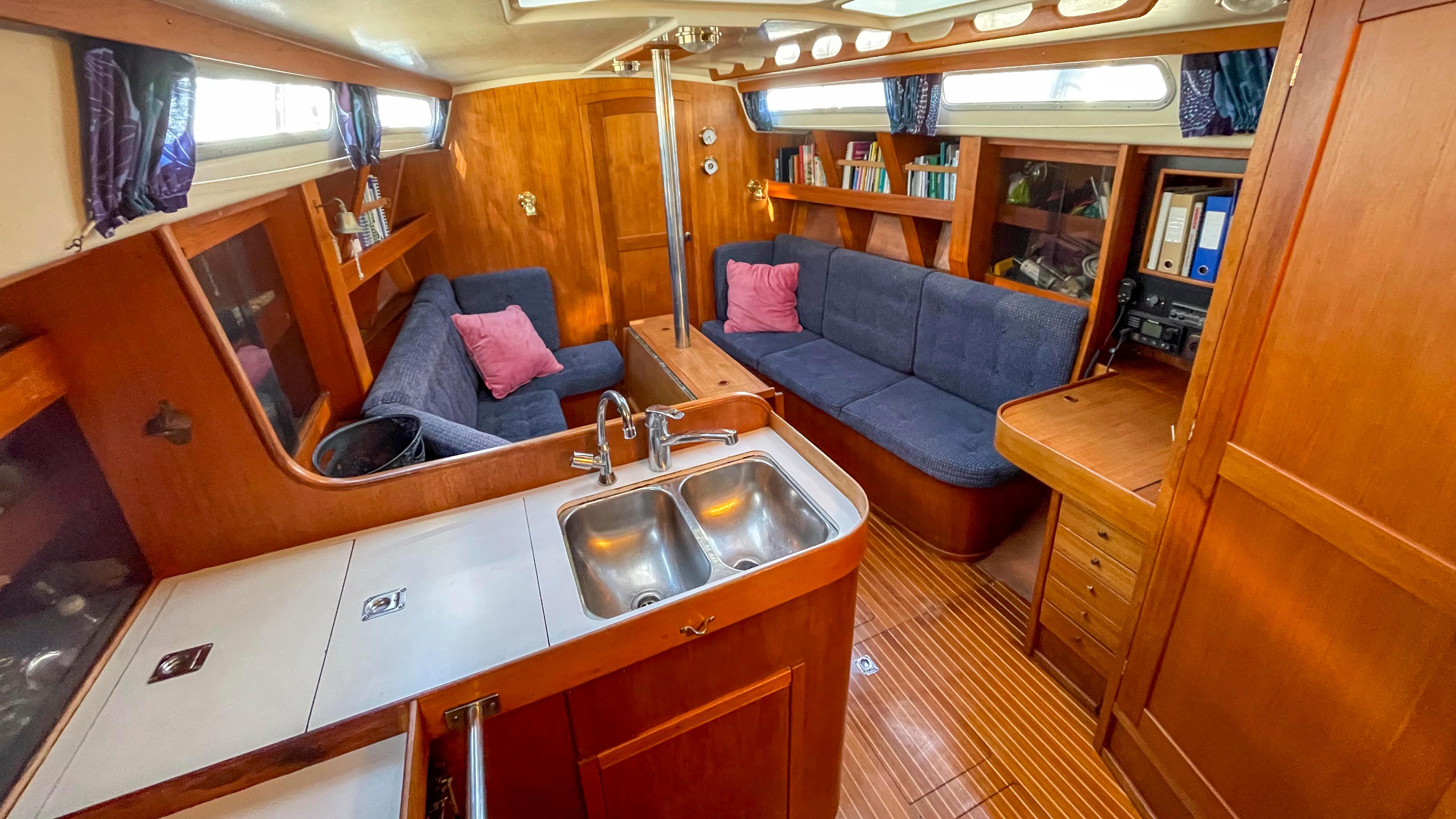 1990 Custom IS400 Centre Cockpit for sale - YachtWorld