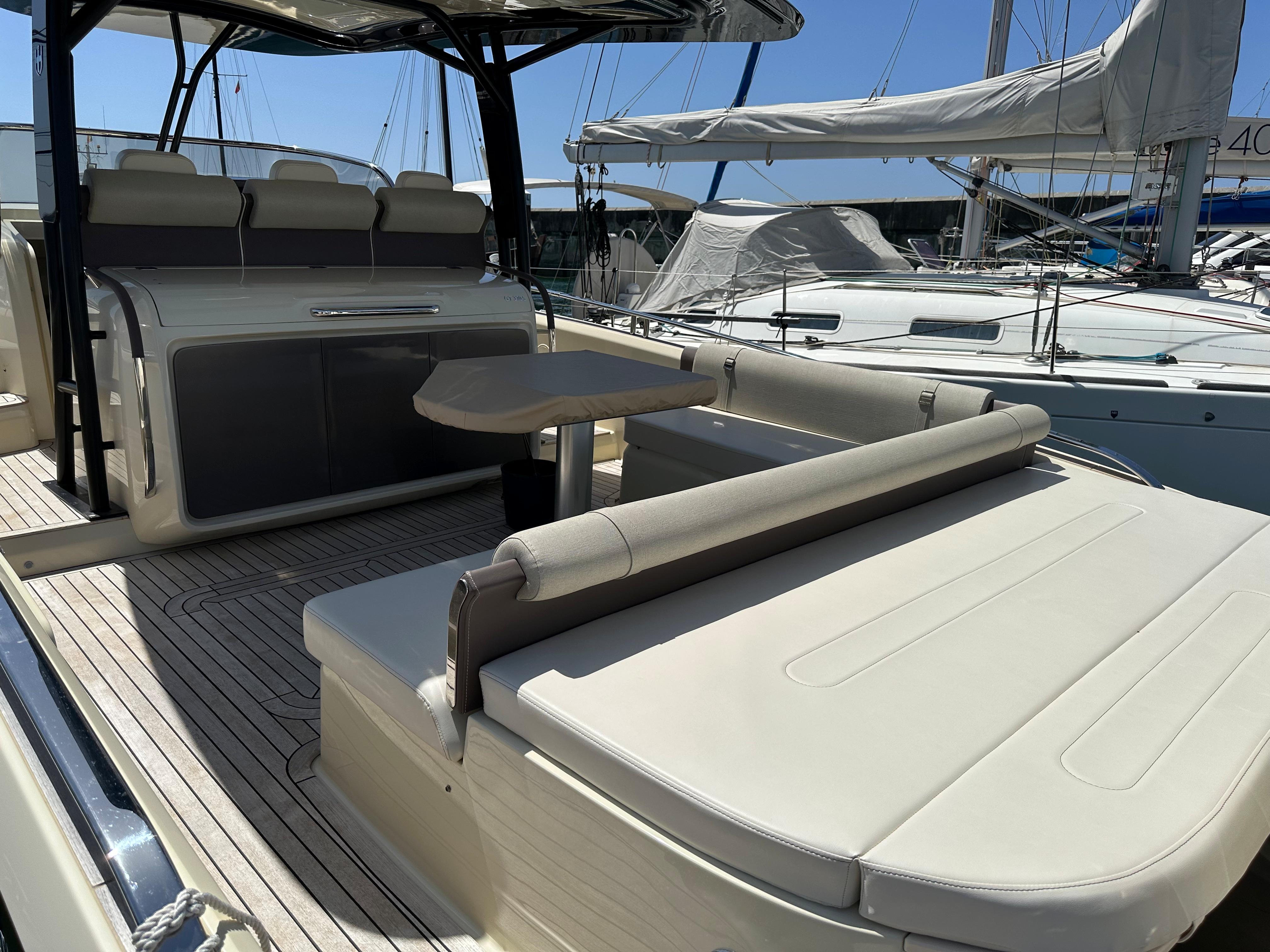 2022 Invictus GT 370 Motor Yacht for sale - YachtWorld