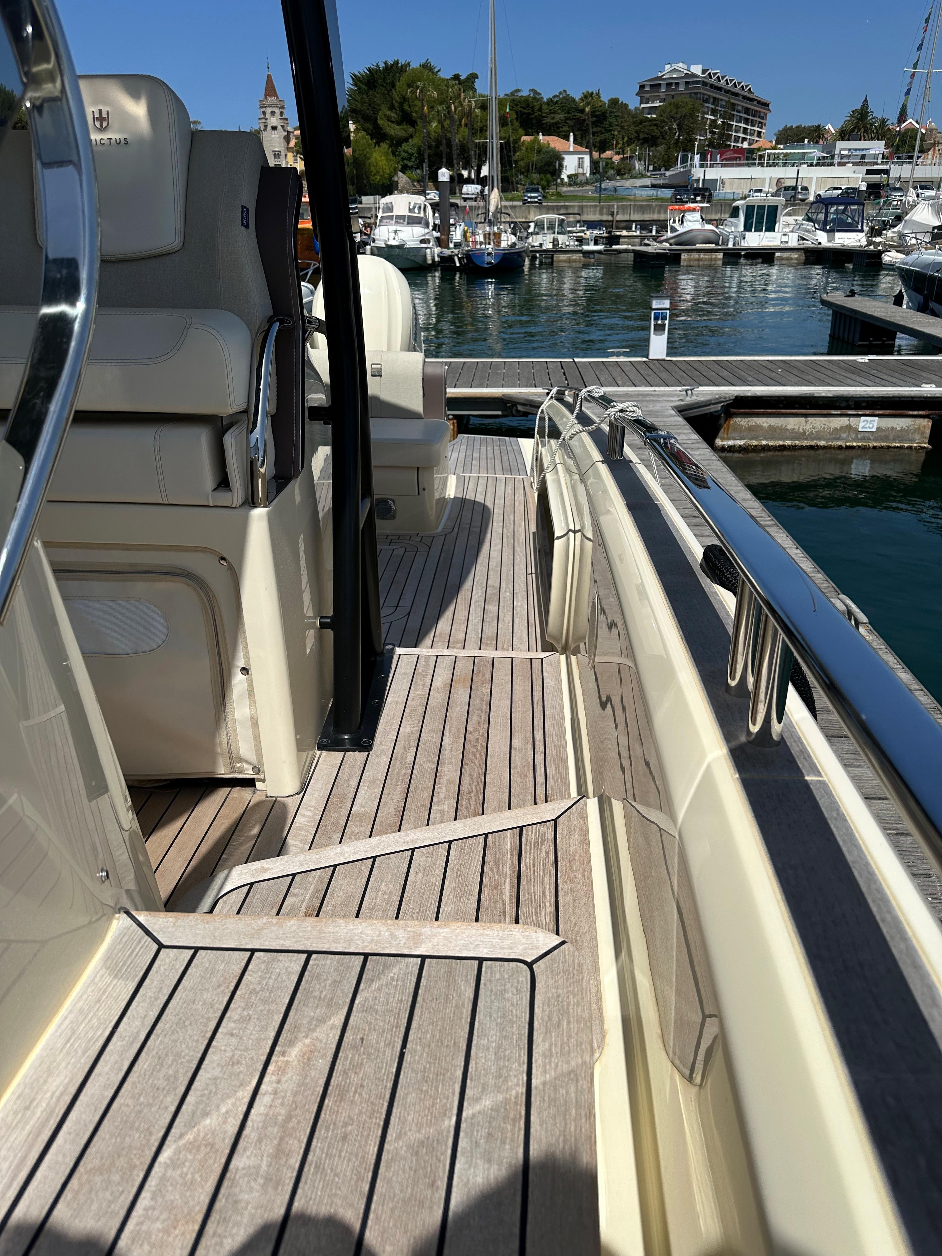 2022 Invictus GT 370 Motor Yacht for sale - YachtWorld