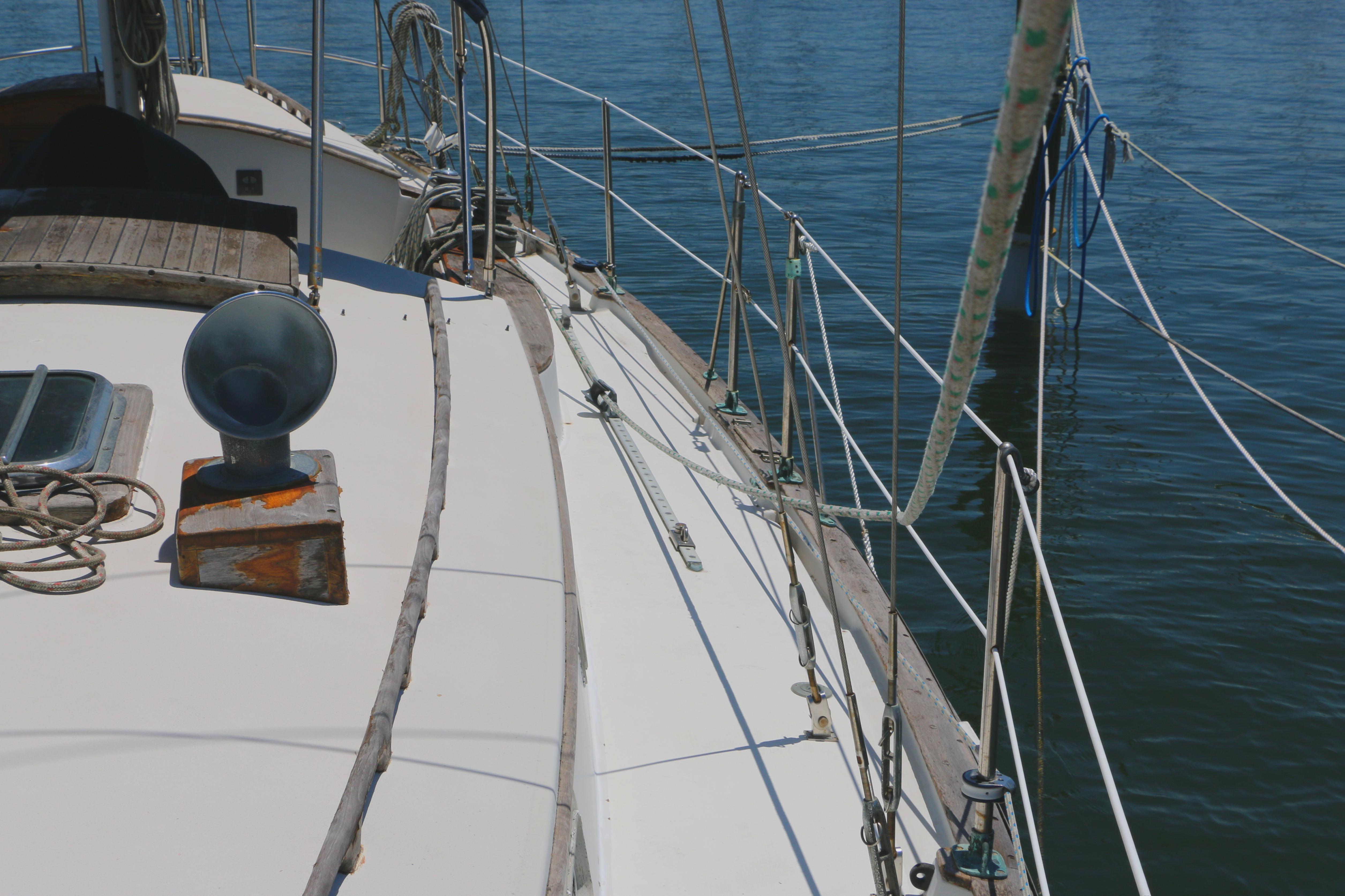 1981 Dickerson 37 Ketch en venta - YachtWorld