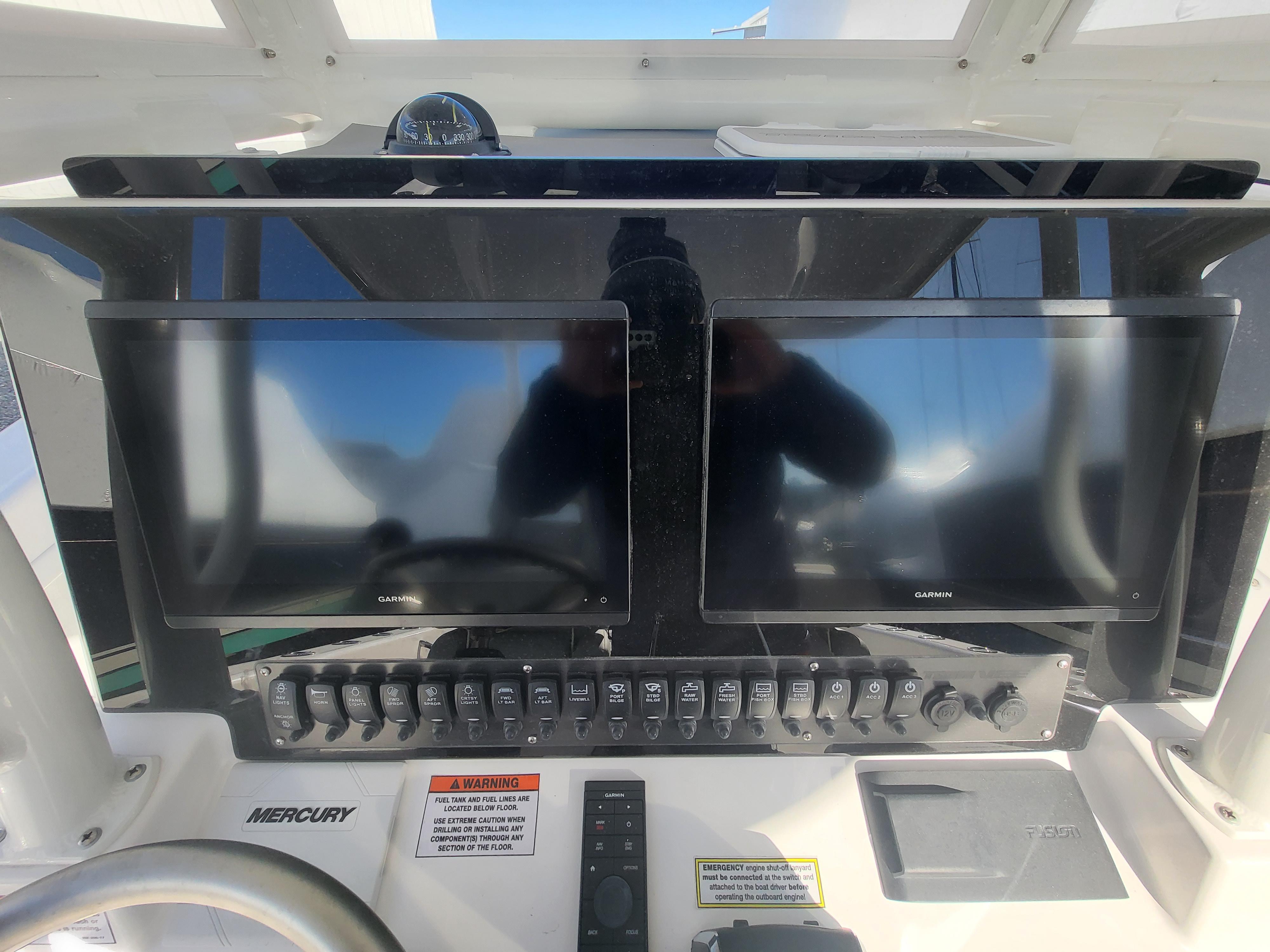 2023 Twin Vee 260 GFX Power Catamaran for sale - YachtWorld