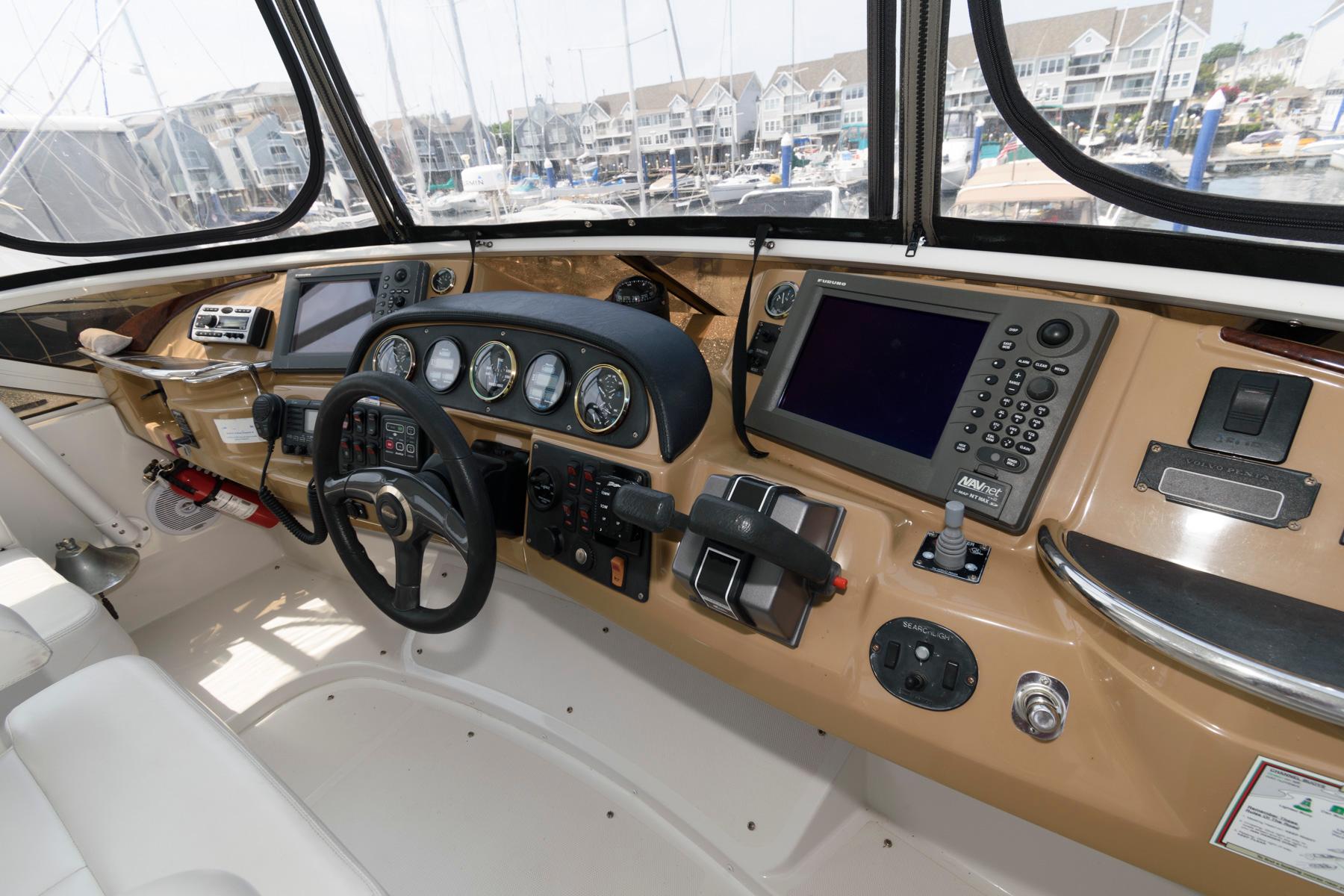 2003 Carver 444 Cockpit Motor Yacht Motor Yachts for sale - YachtWorld