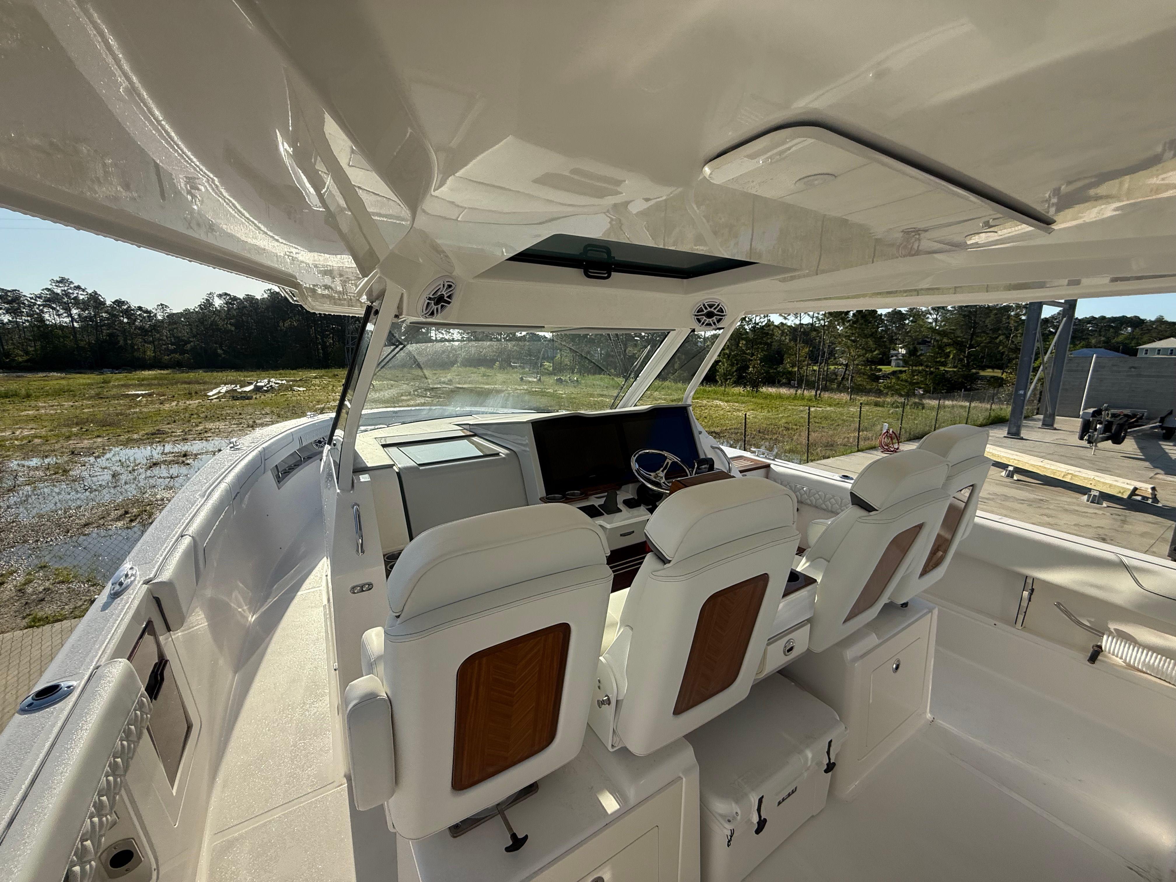 2025 Regal 43 SAV Motor Yachts for sale - YachtWorld