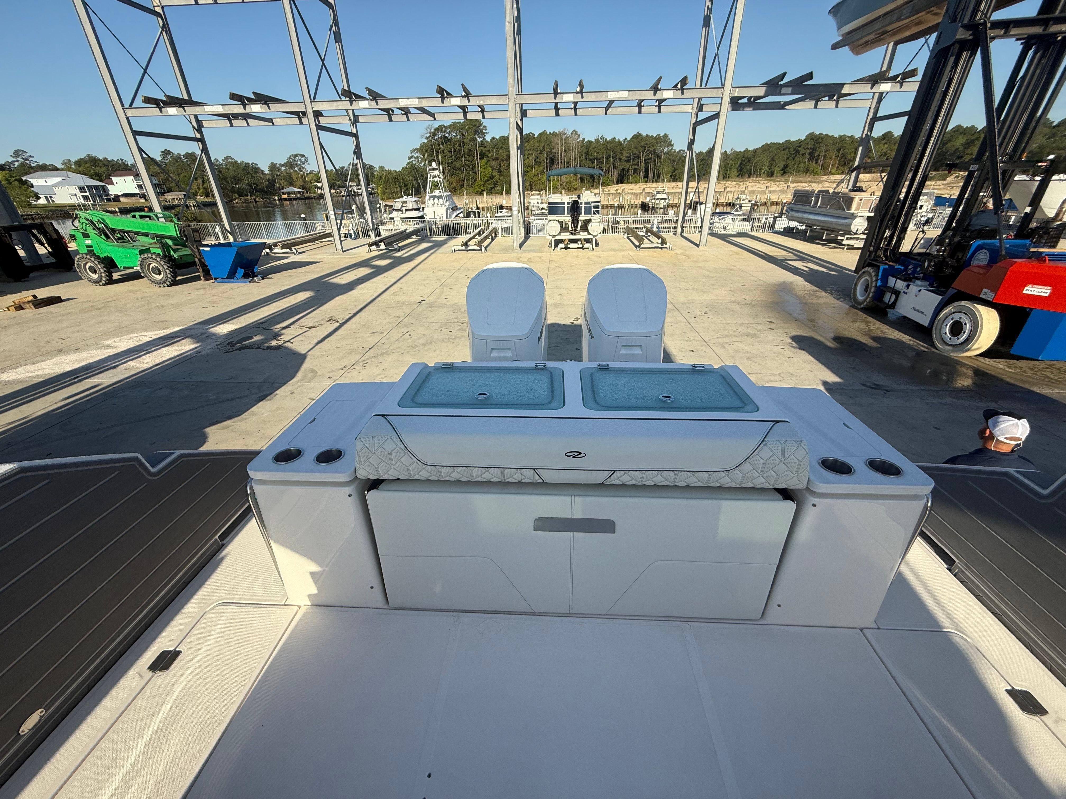 2025 Regal 43 SAV Motor Yachts for sale - YachtWorld