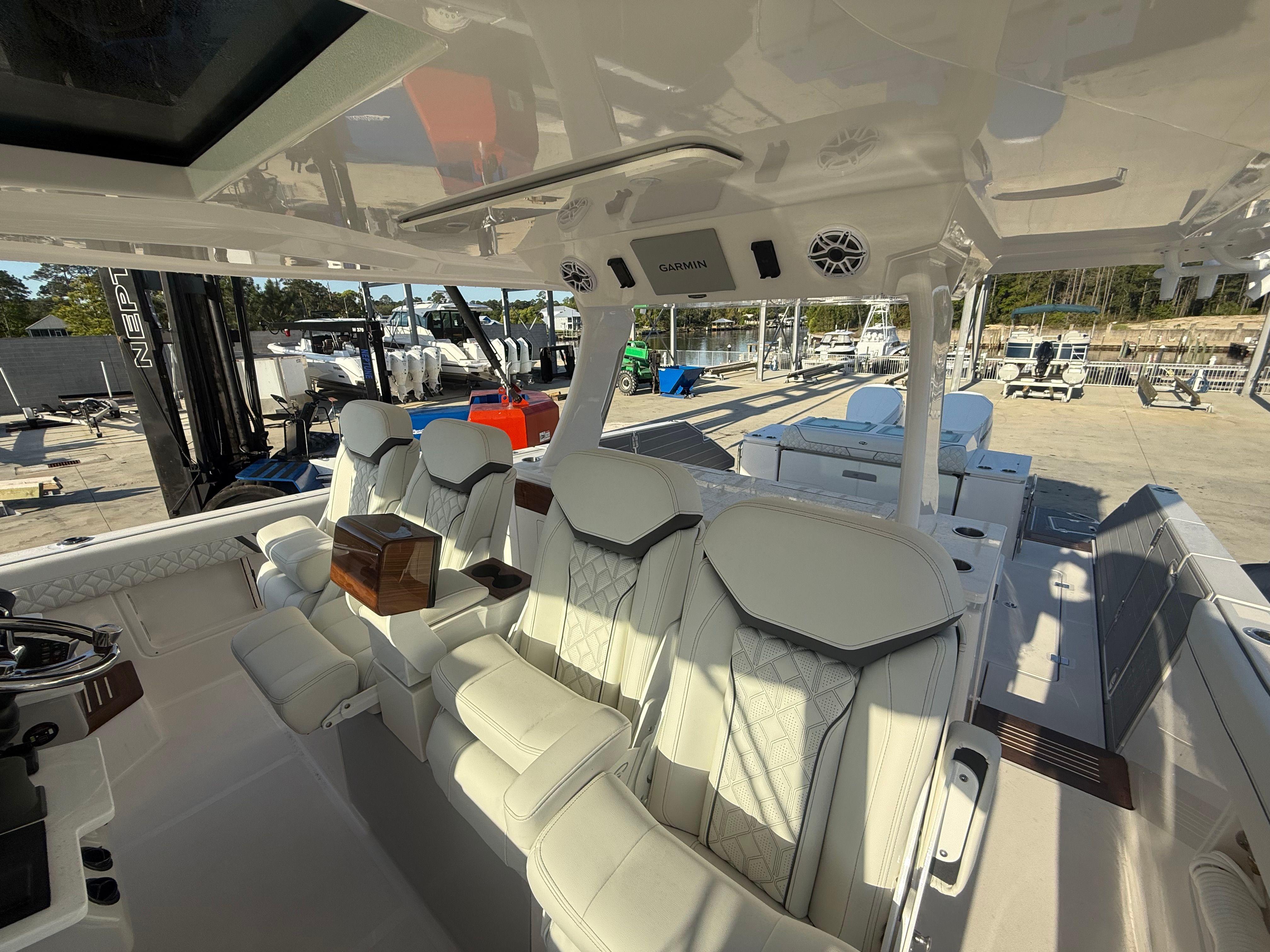 2025 Regal 43 SAV Motor Yachts for sale - YachtWorld