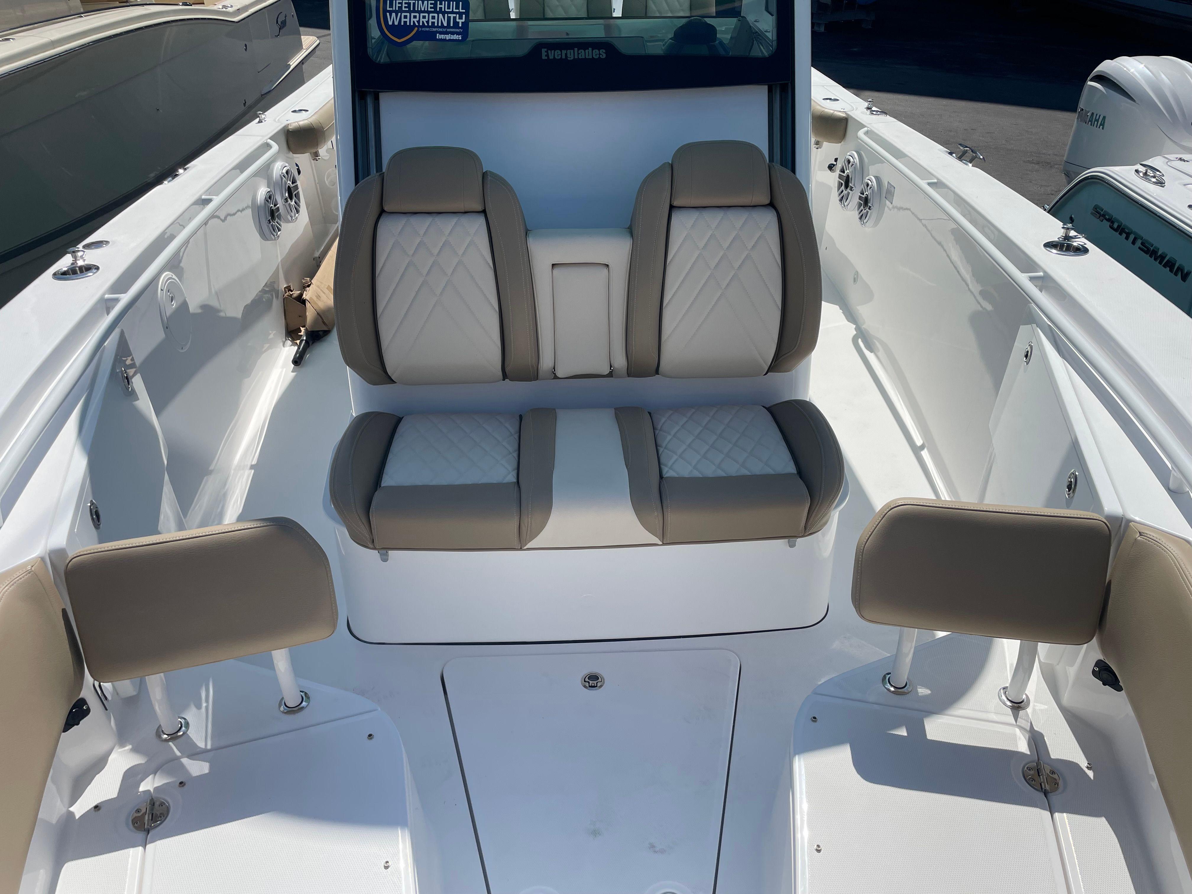 2024 Everglades 335 CC Middenconsole boten te koop- YachtWorld