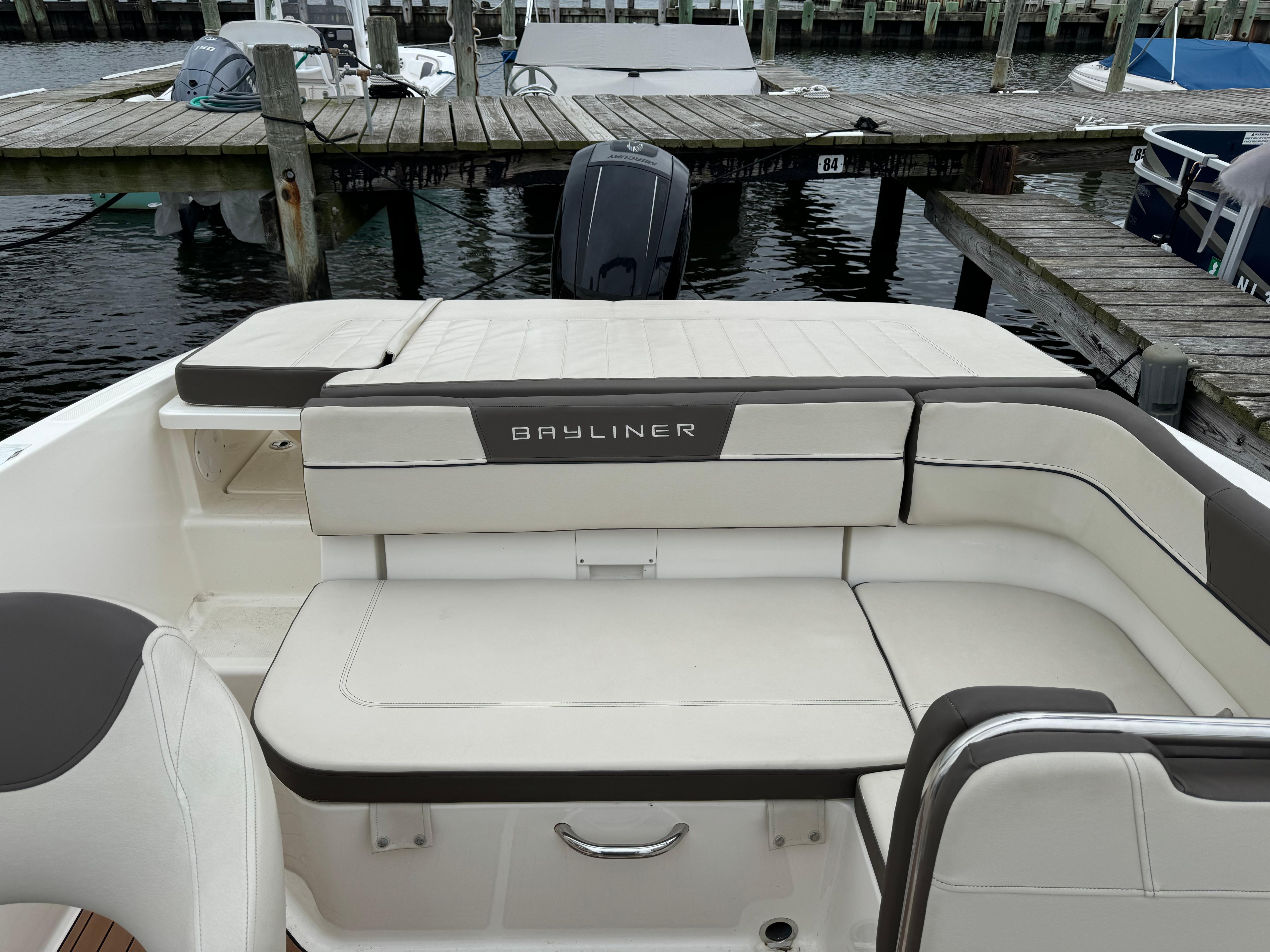 2018 Bayliner VR5 Bowrider OB Bowrider for sale - YachtWorld
