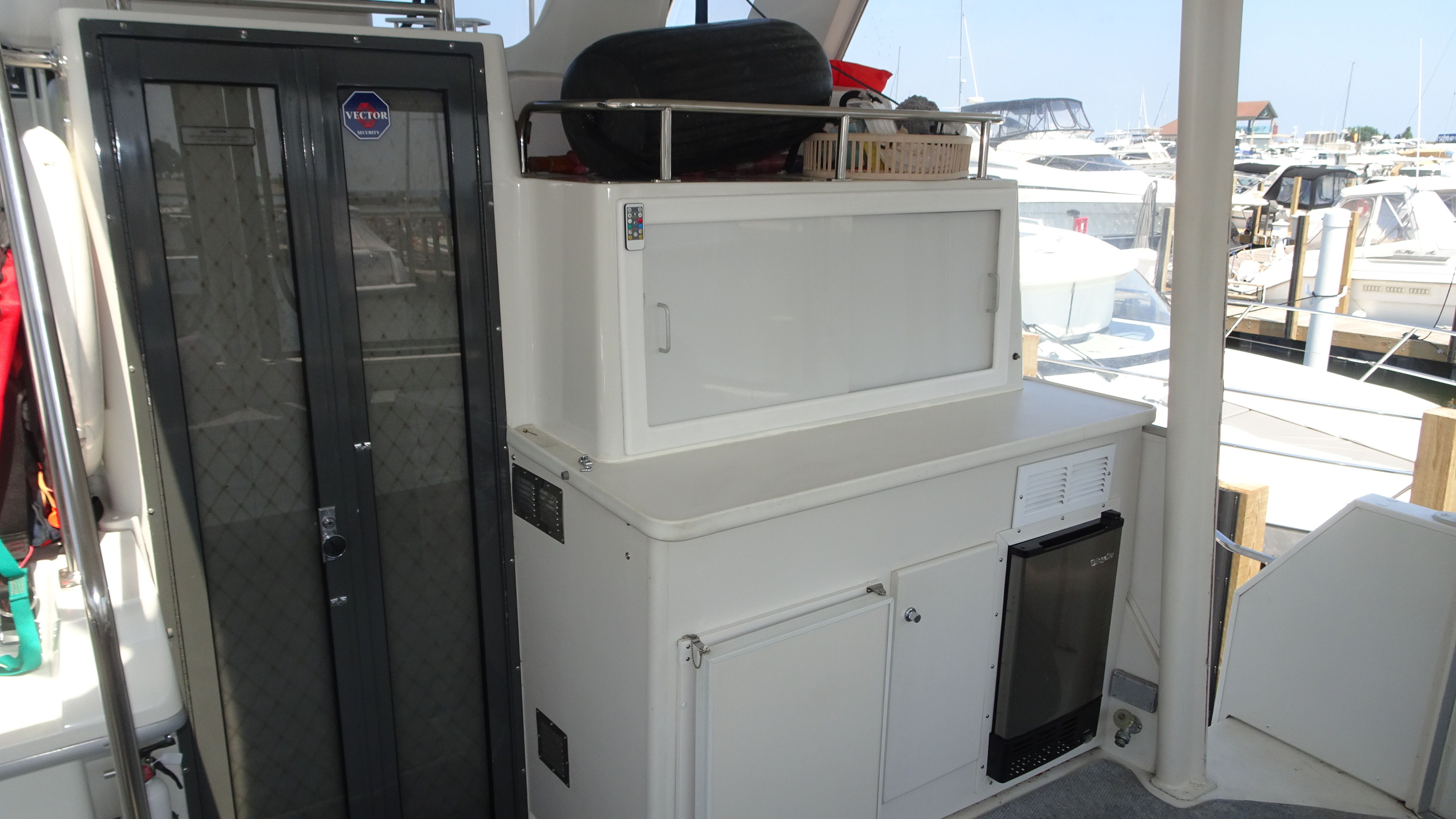 1994 Carver 440 Aft Cabin Motor Yacht Motor Yachts for sale - YachtWorld