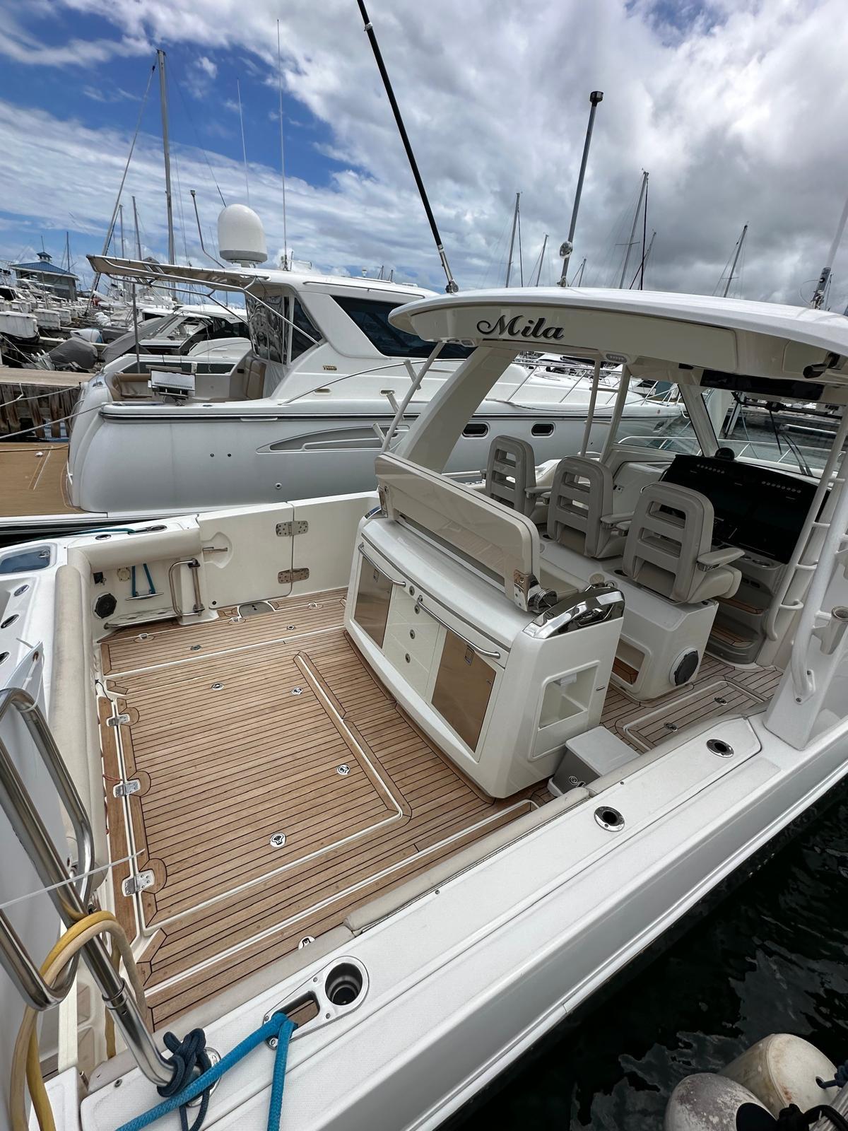 2015 Boston Whaler 420 Outrage Center Console for sale - YachtWorld