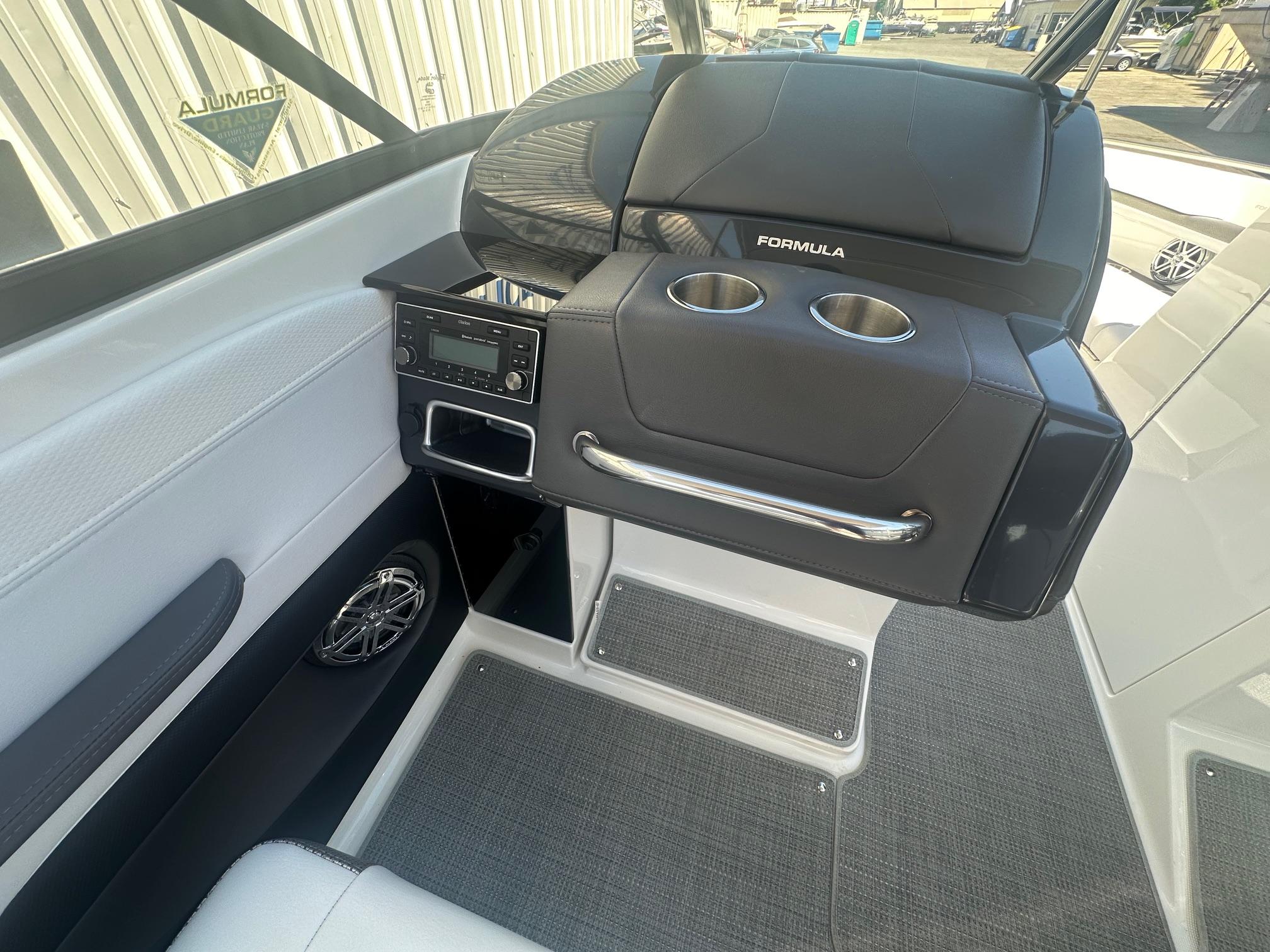 2021 Formula 240 Bowrider Bowrider for sale - YachtWorld