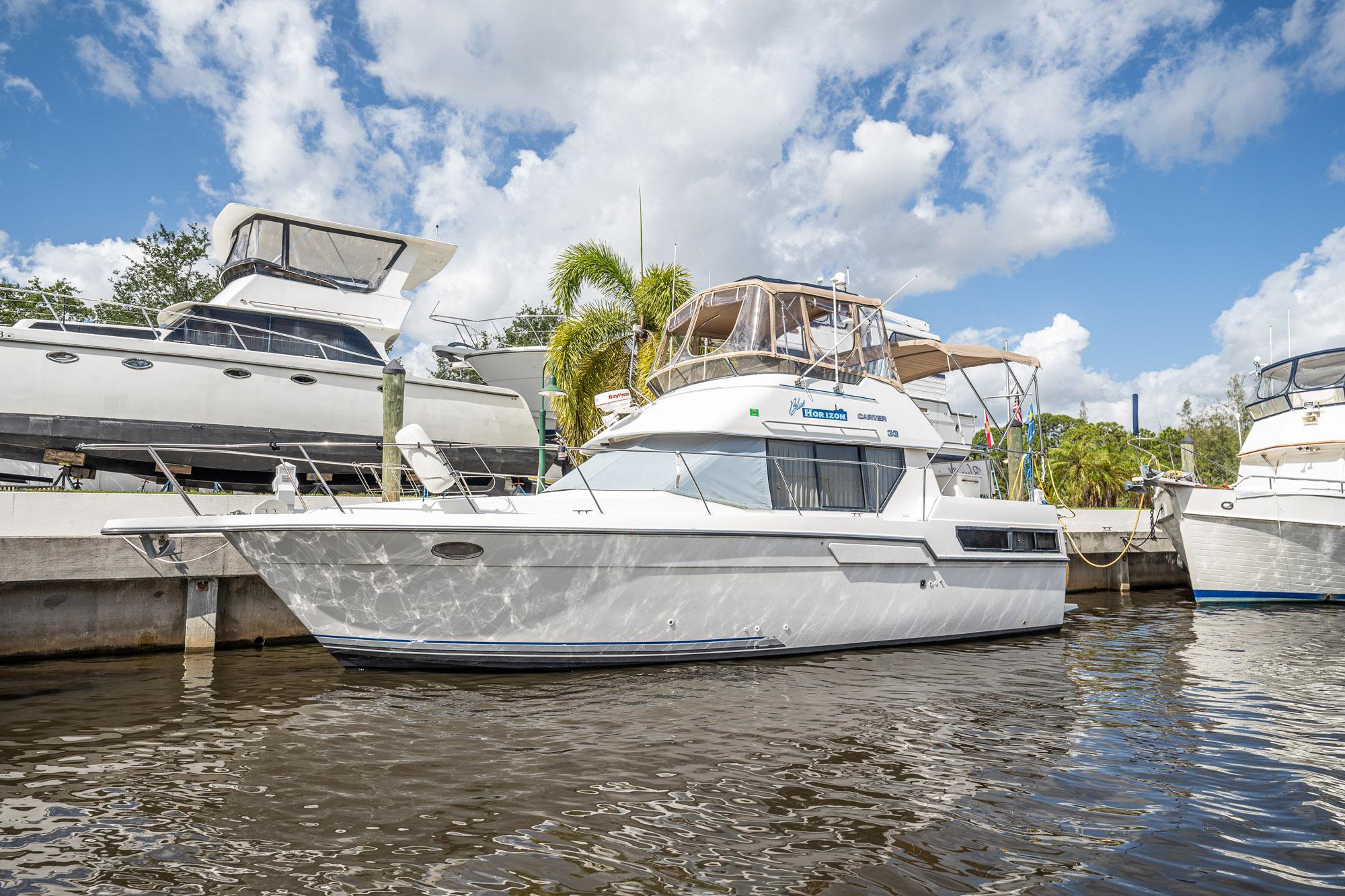 Used Carver 33 Flybridge Cruiser in Florida - iNautia
