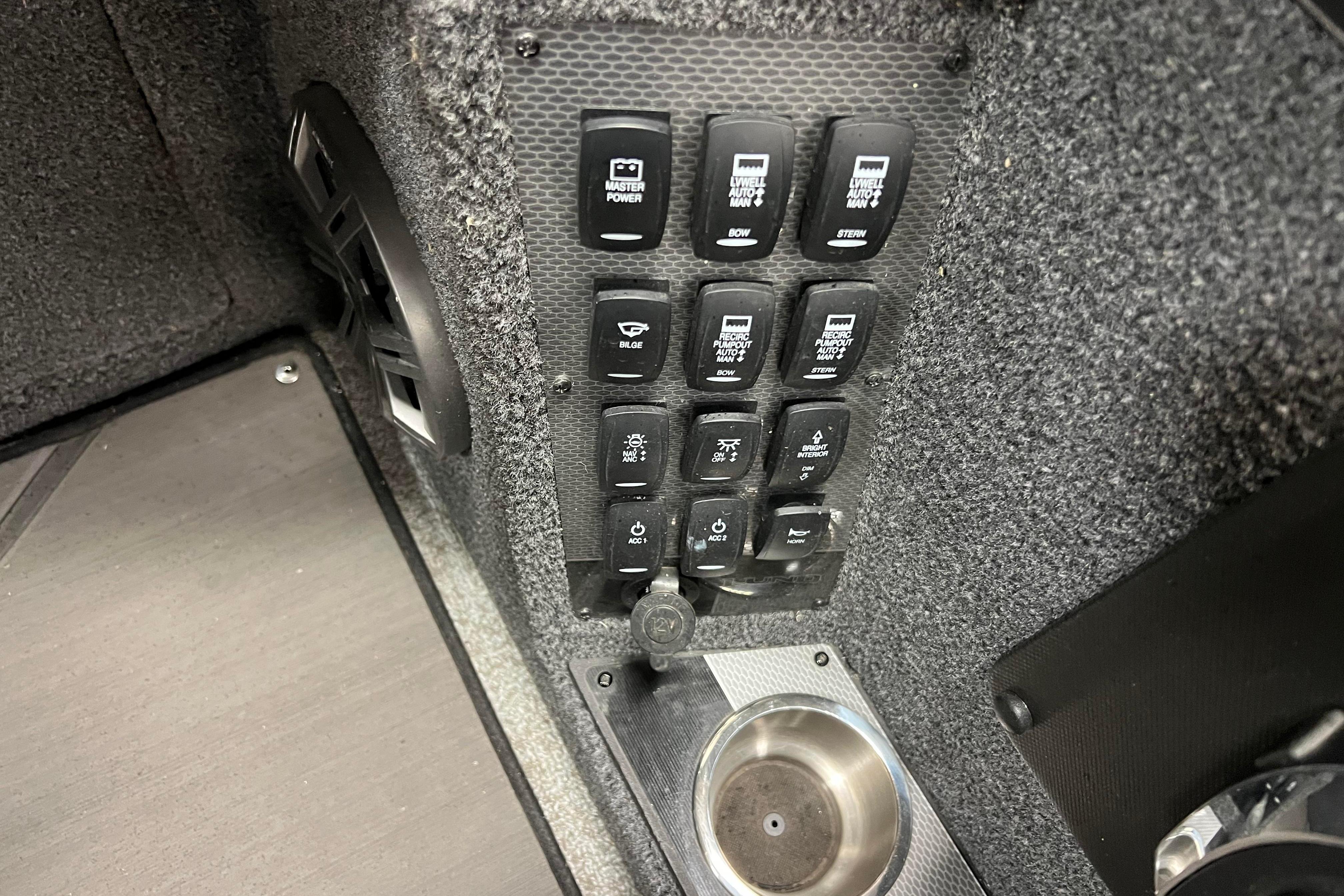 2023 Lund 2175 Pro-V Angelboot Aluminium Kaufen - YachtWorld