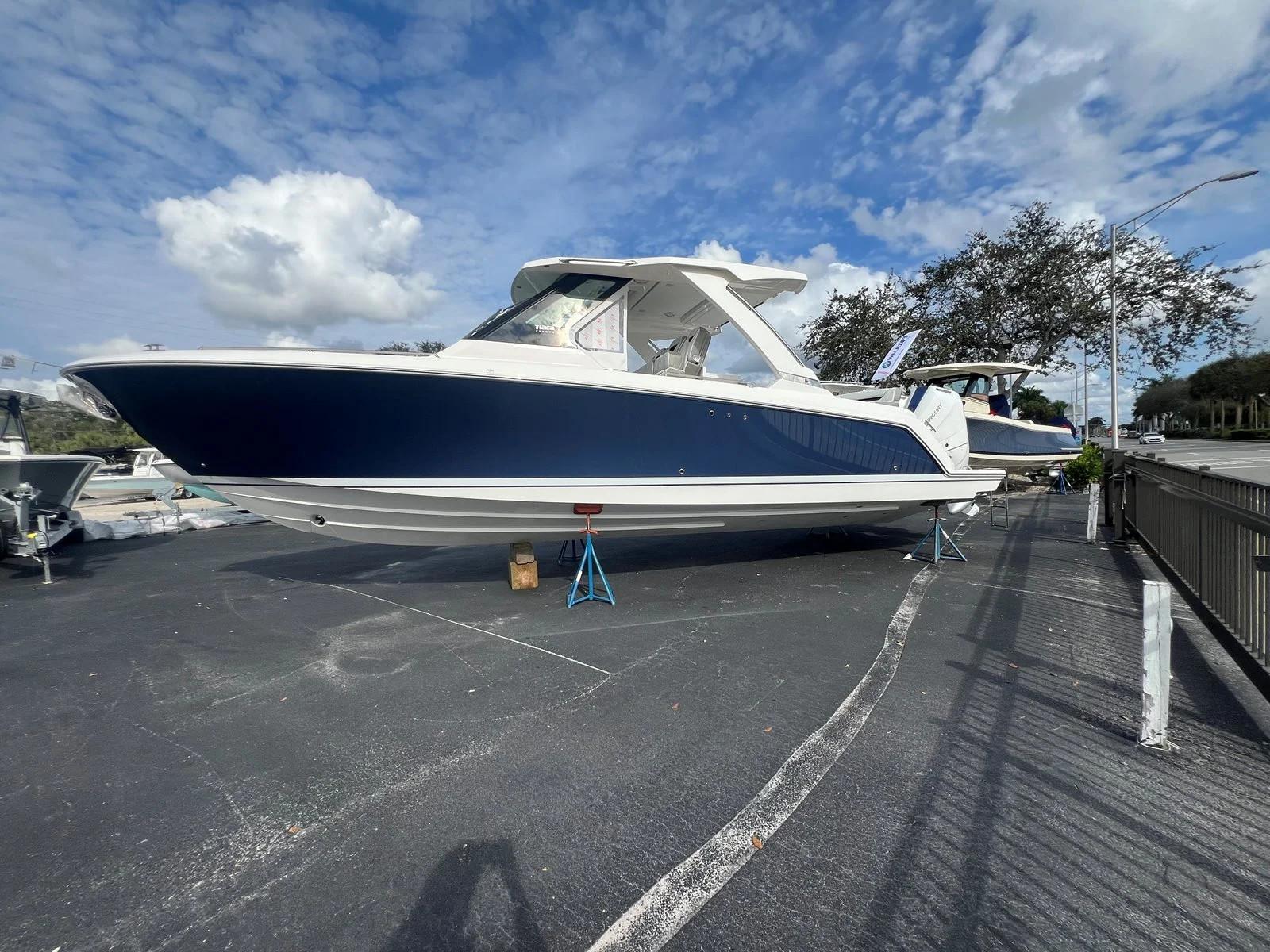 2024 Tiara Yachts 34 LS Motor Yacht for sale - YachtWorld