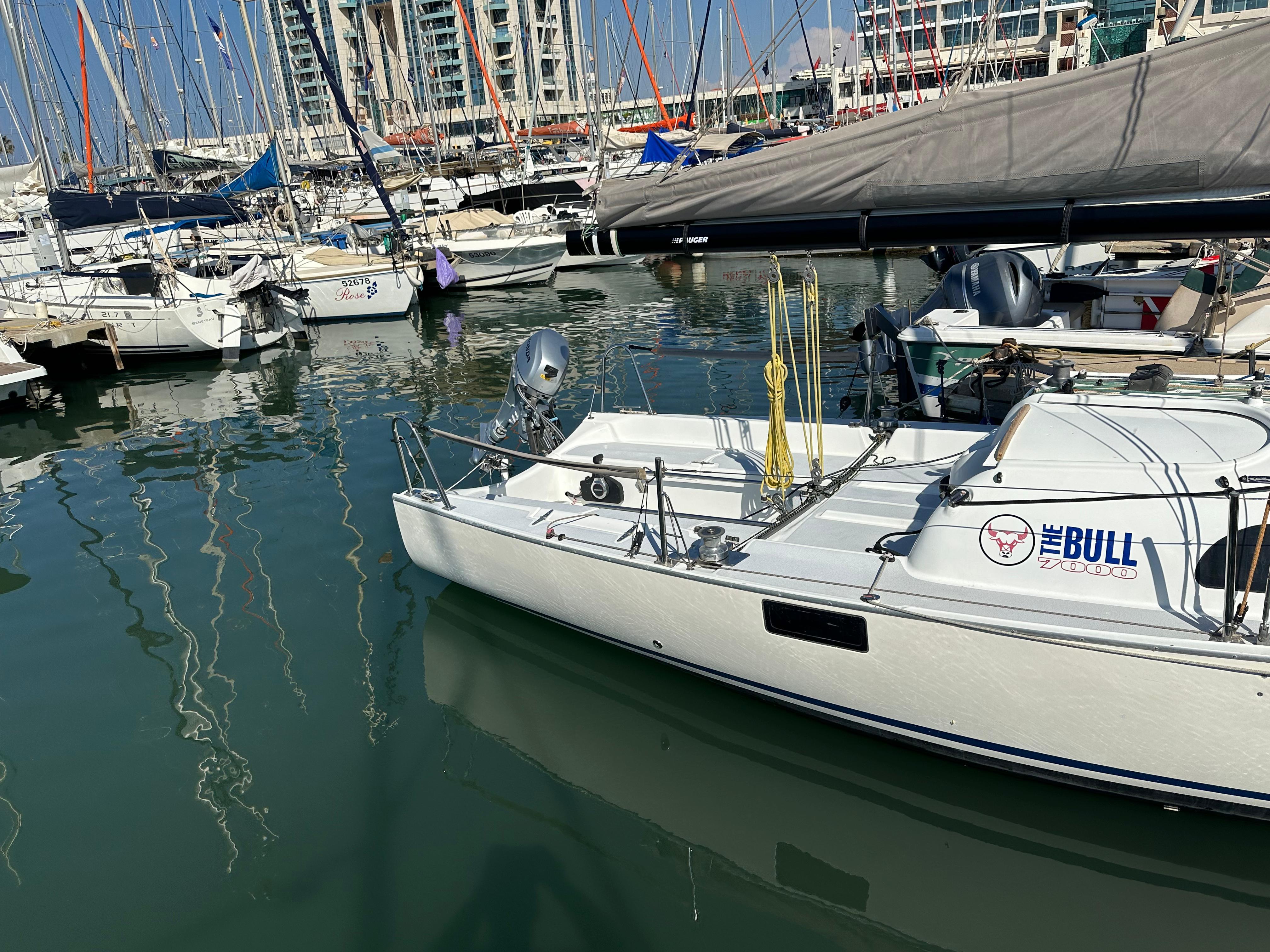 1999 Bull 7000 Daysailer for sale - YachtWorld