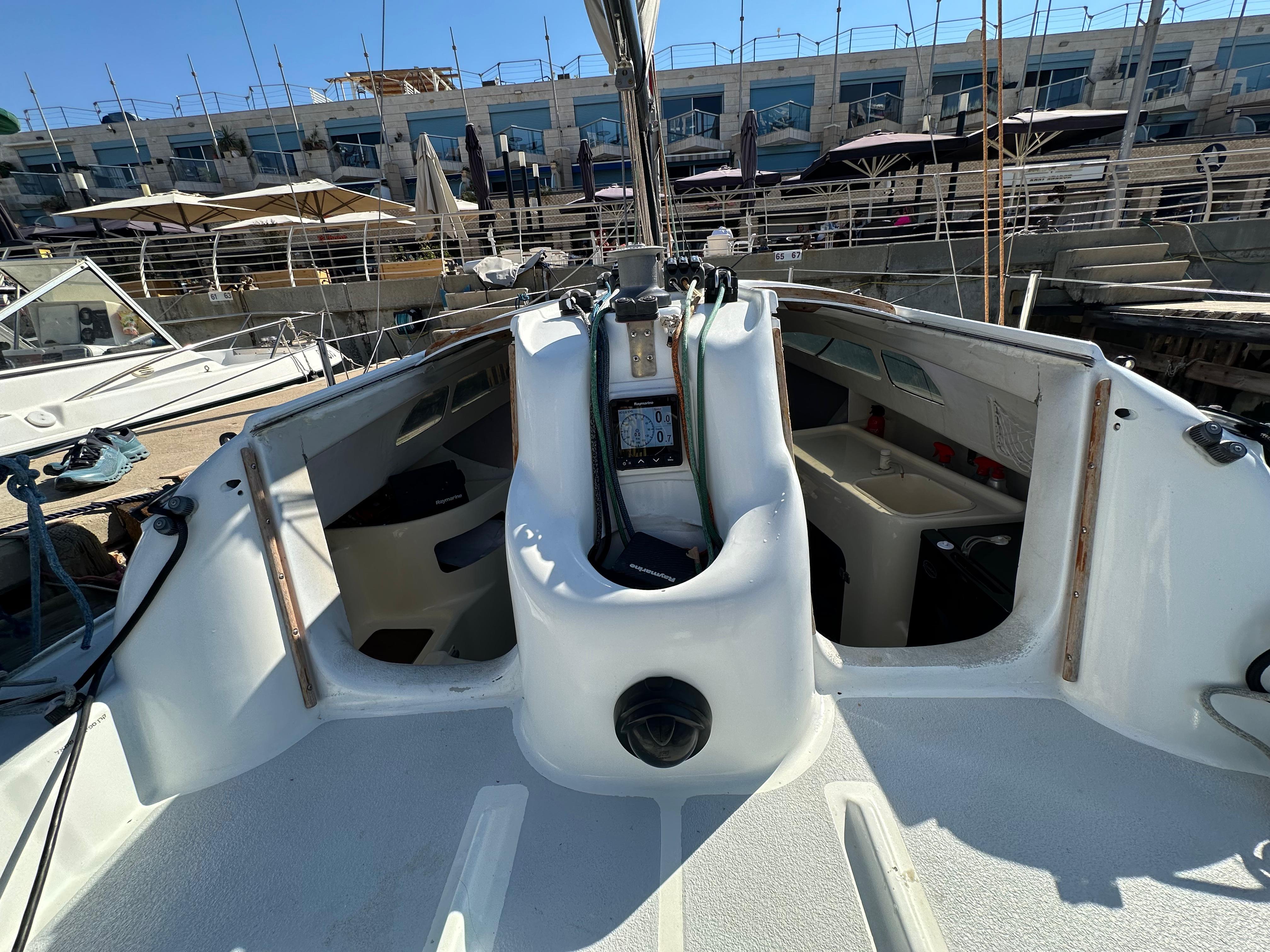 1999 Bull 7000 Daysailer for sale - YachtWorld