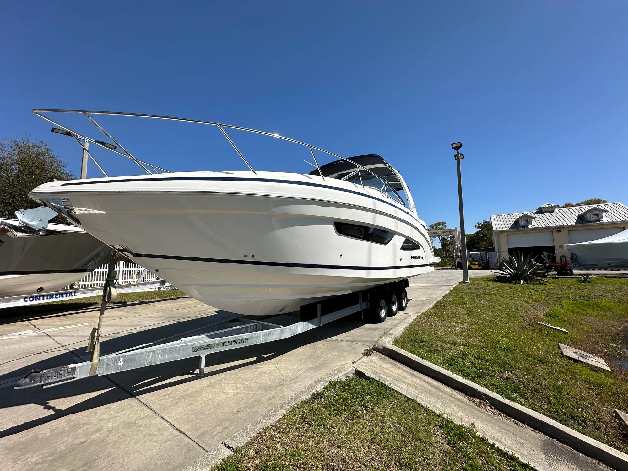 2024 Regal 33 XO Cruiser for sale - YachtWorld