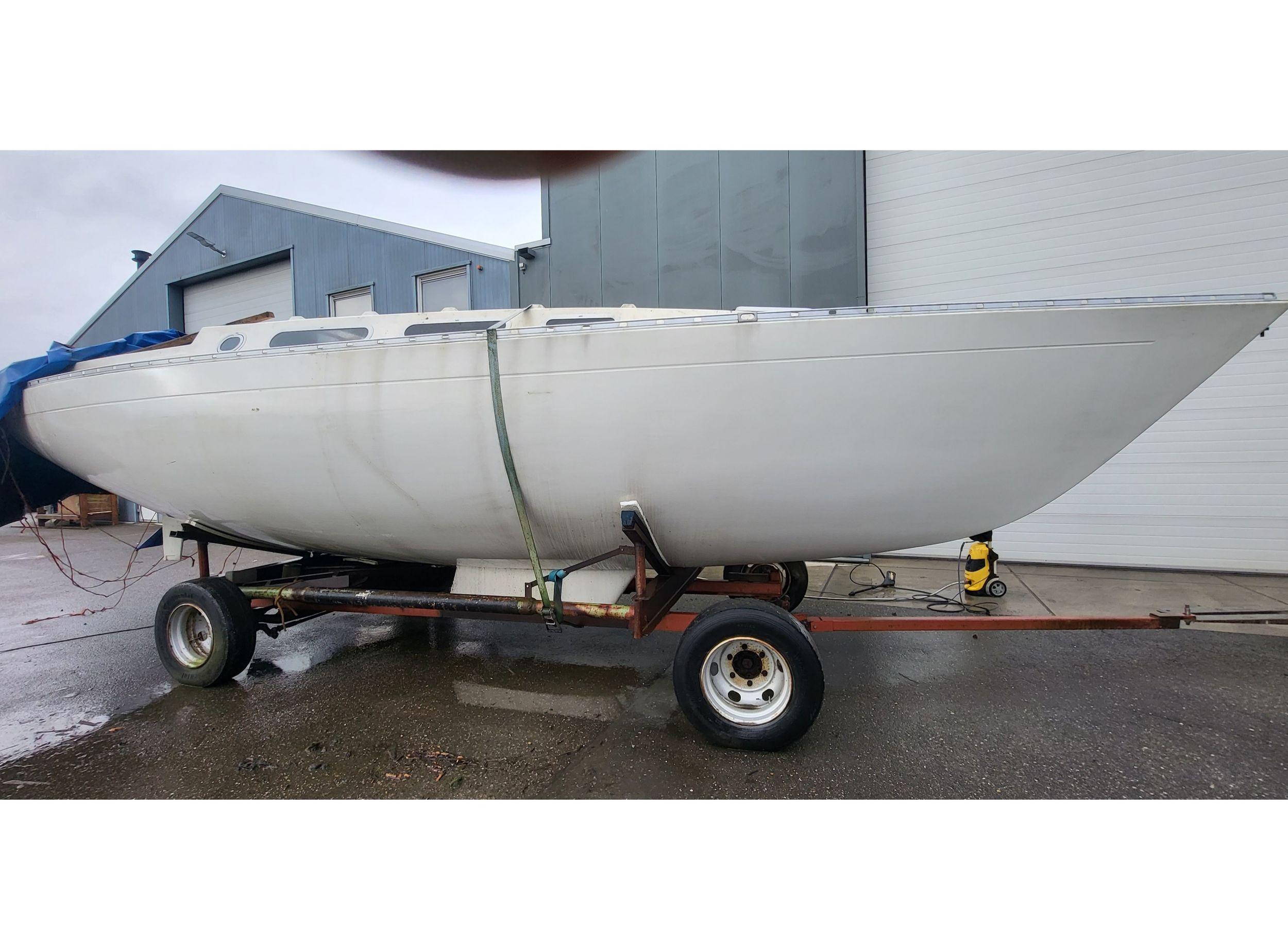 Everson 33 | 1900 | 9m | Boatshop24