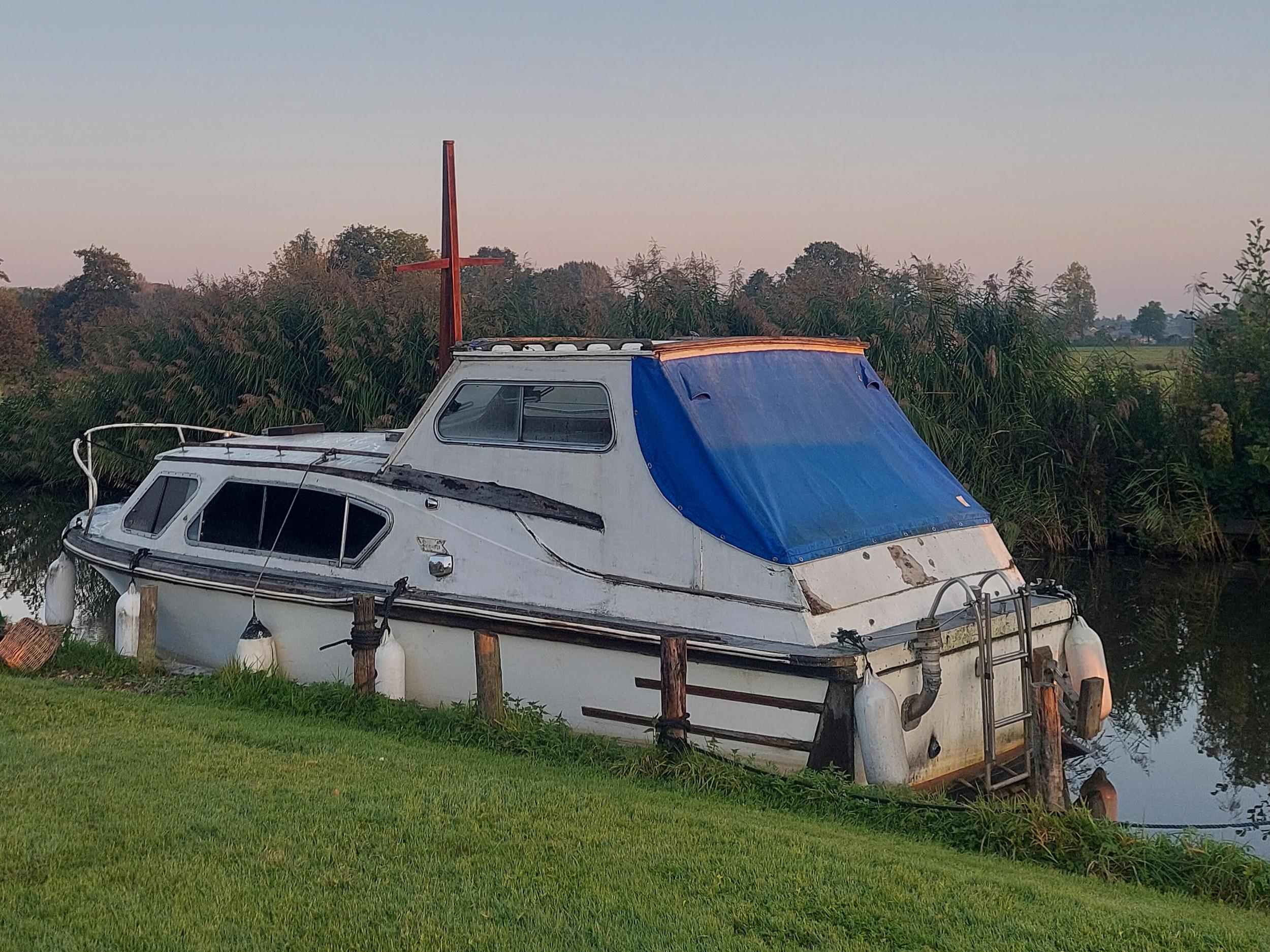 Used 1900 Seamaster 27 | TopBoats