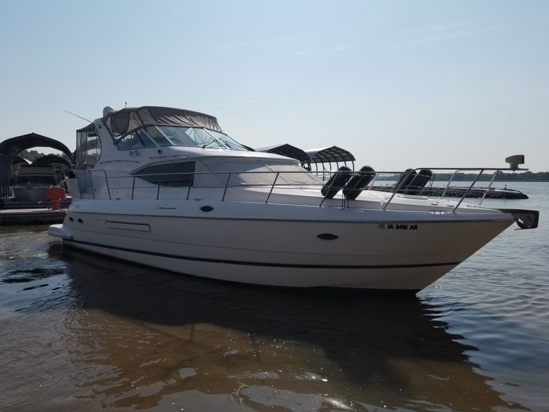 2000 Cruisers Yachts 4450 Motor Yacht - Weber Yachts