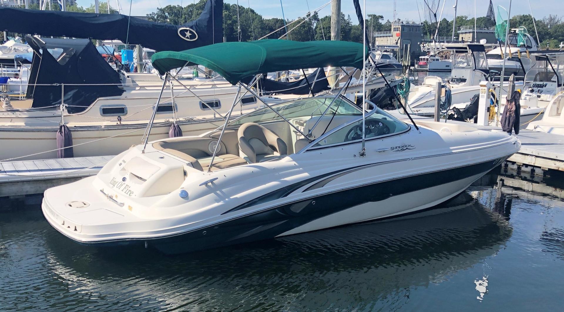 2003 Sea Ray 220 Sundeck Bowrider til salg- YachtWorld