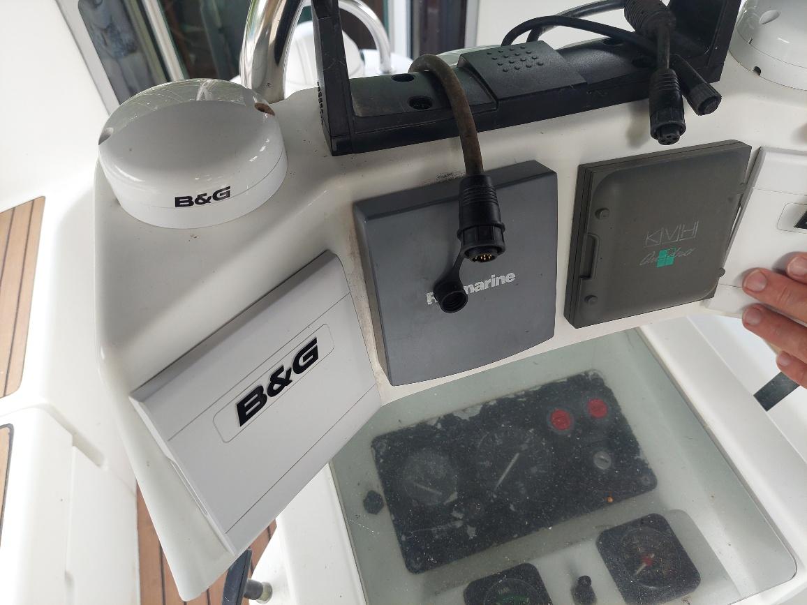 1995 Beneteau Oceanis 351 Cruiser for sale - YachtWorld