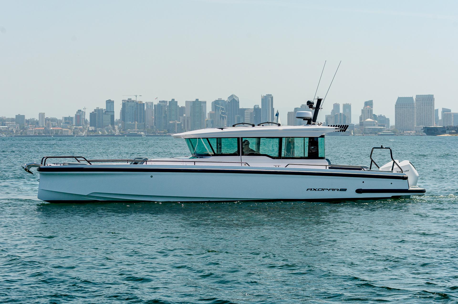 2023 Axopar Cross Cabin Center Console for sale - YachtWorld