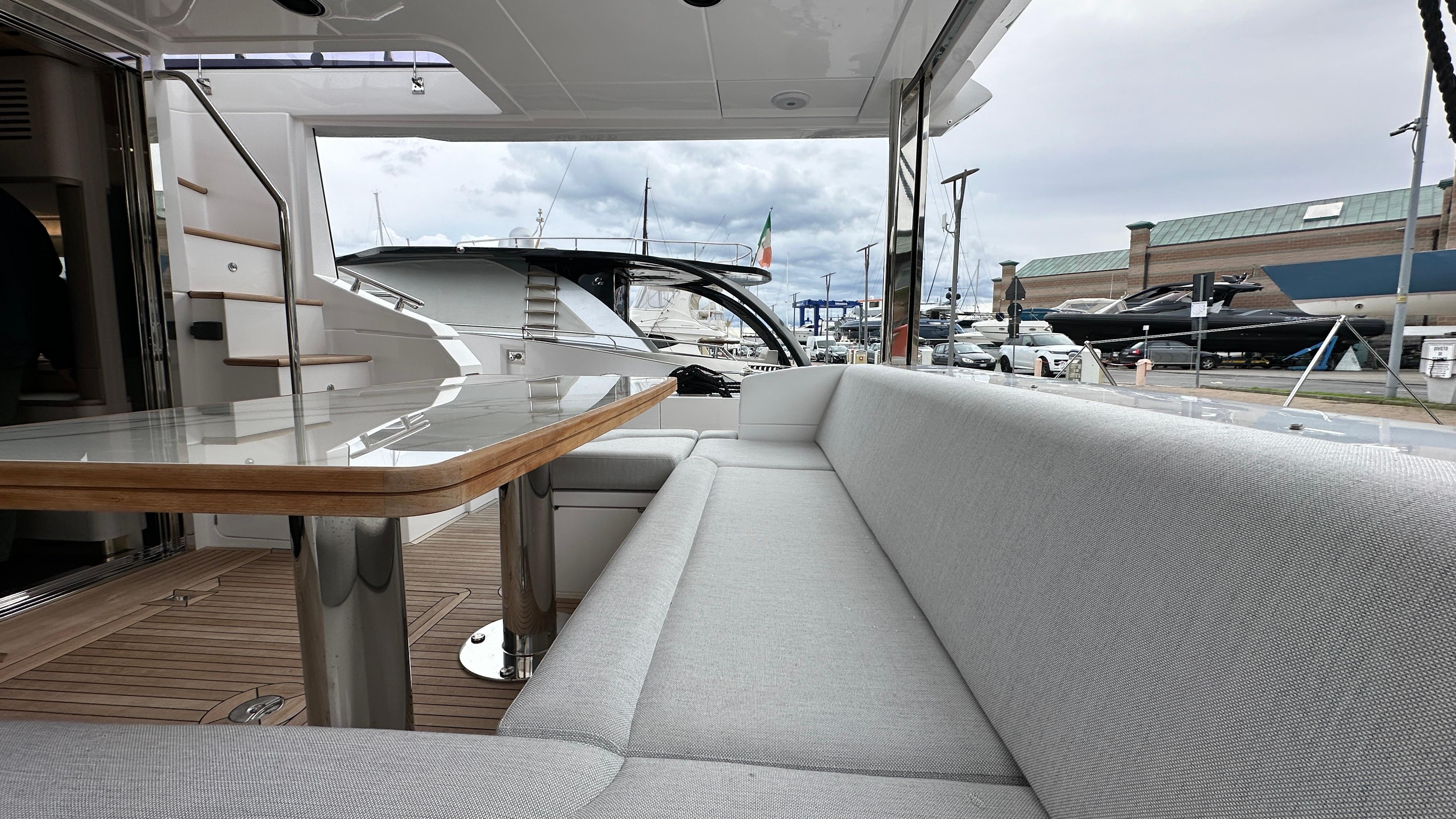 2022 Azimut Fly 60 Flybridge for sale - YachtWorld