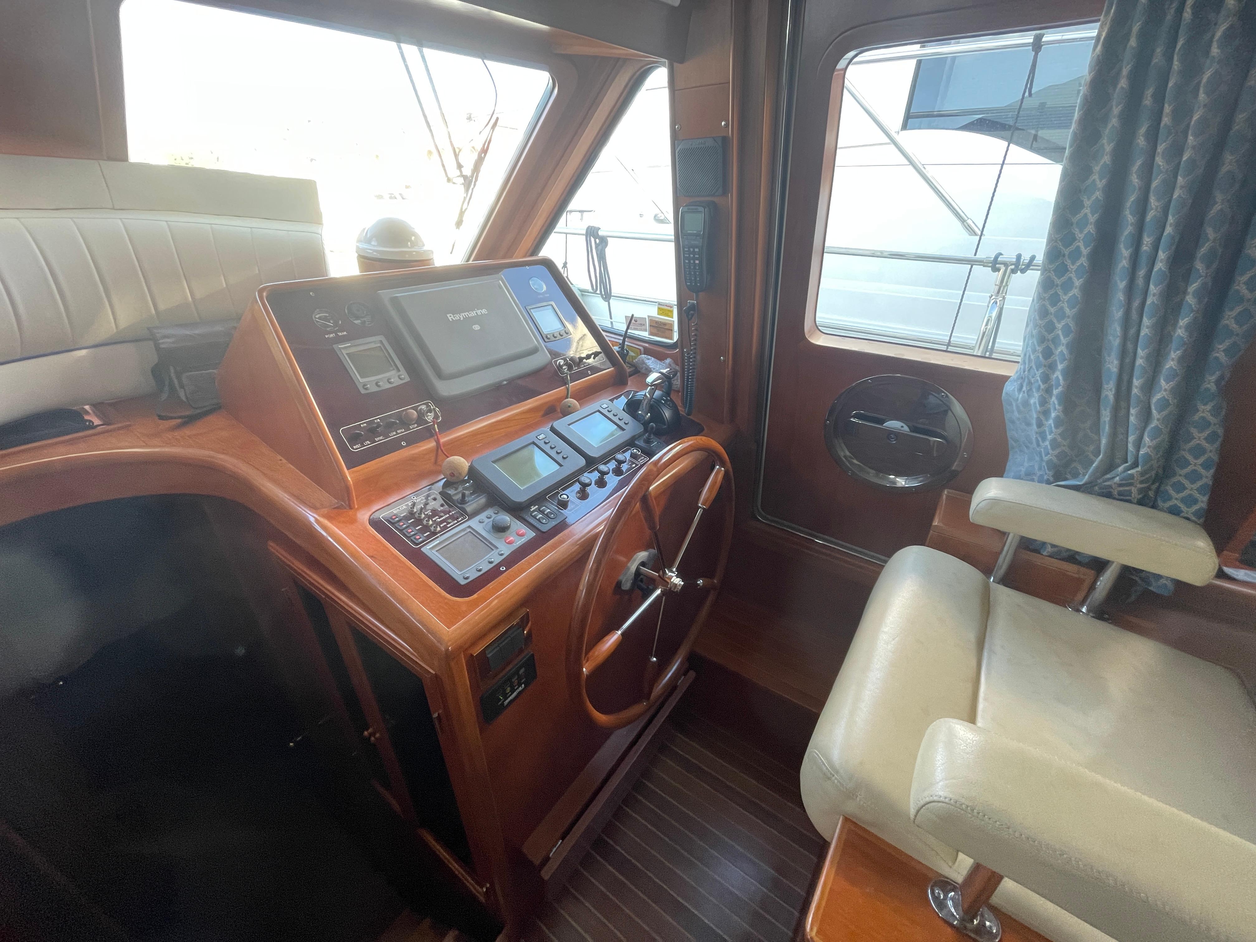 2005 Trader 535 Signature Flybridge for sale - YachtWorld