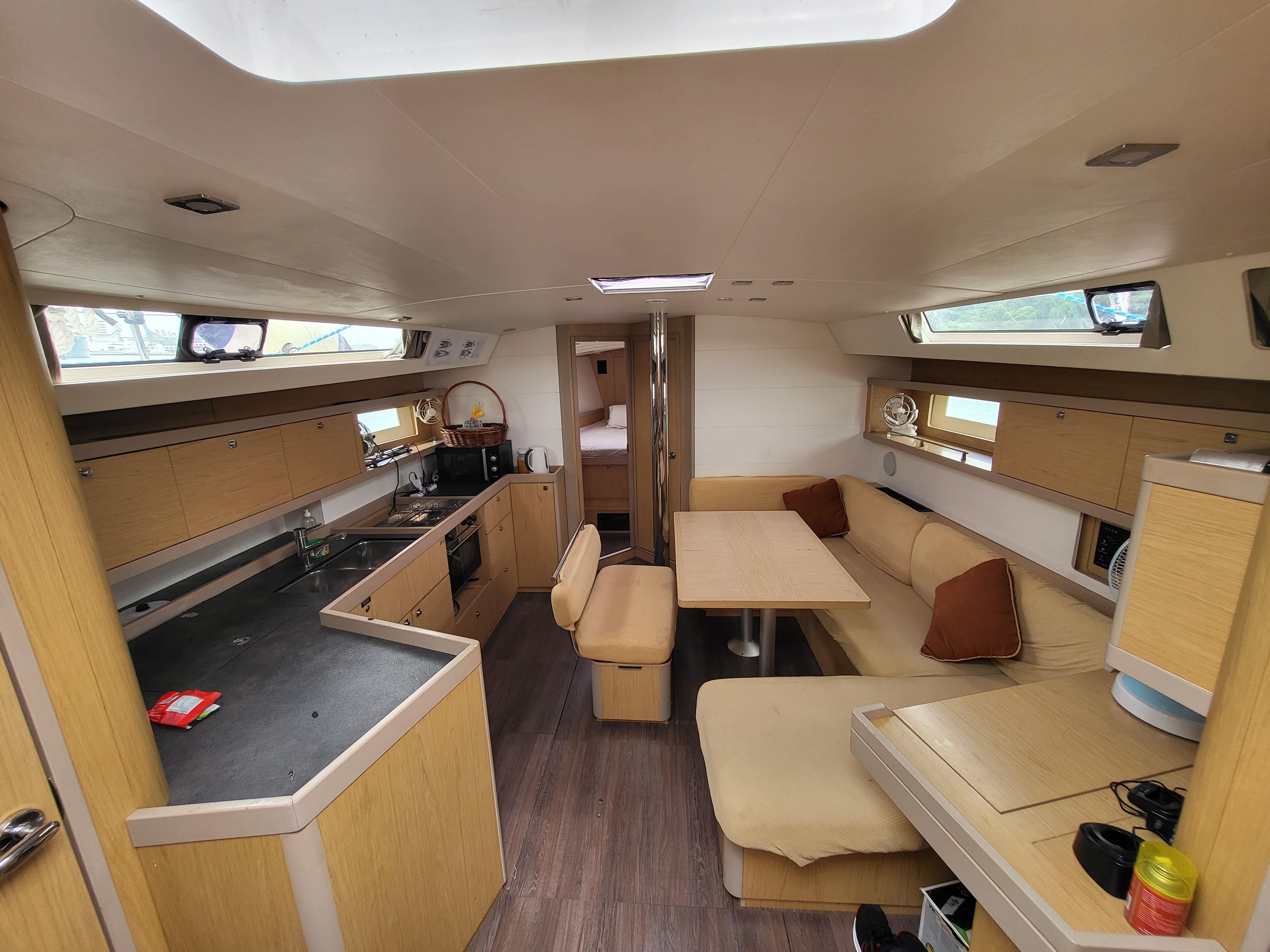 2018 Beneteau Oceanis 45 Racer/Cruiser for sale - YachtWorld