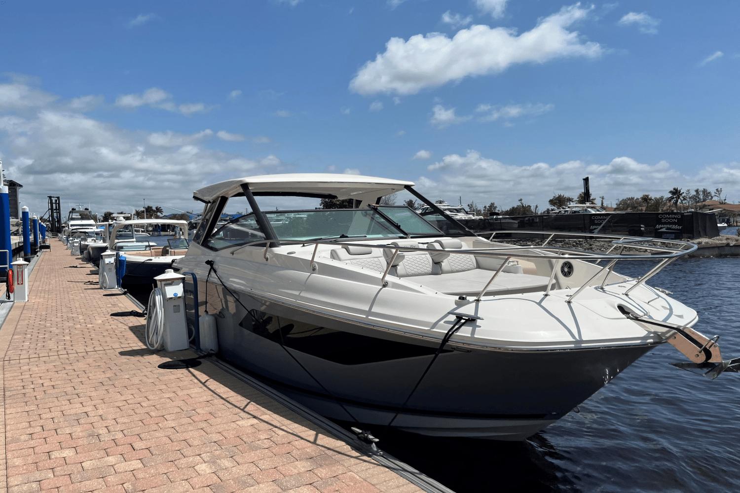 2022 Sea Ray 32 SUNDANCER OUTBOARD Sports Cruiser for sale - YachtWorld