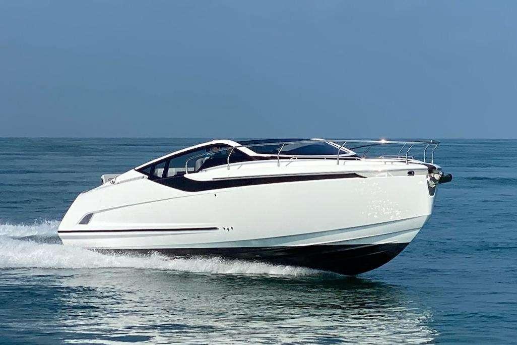 2021 Fairline F33 Sportboot Kaufen - YachtWorld