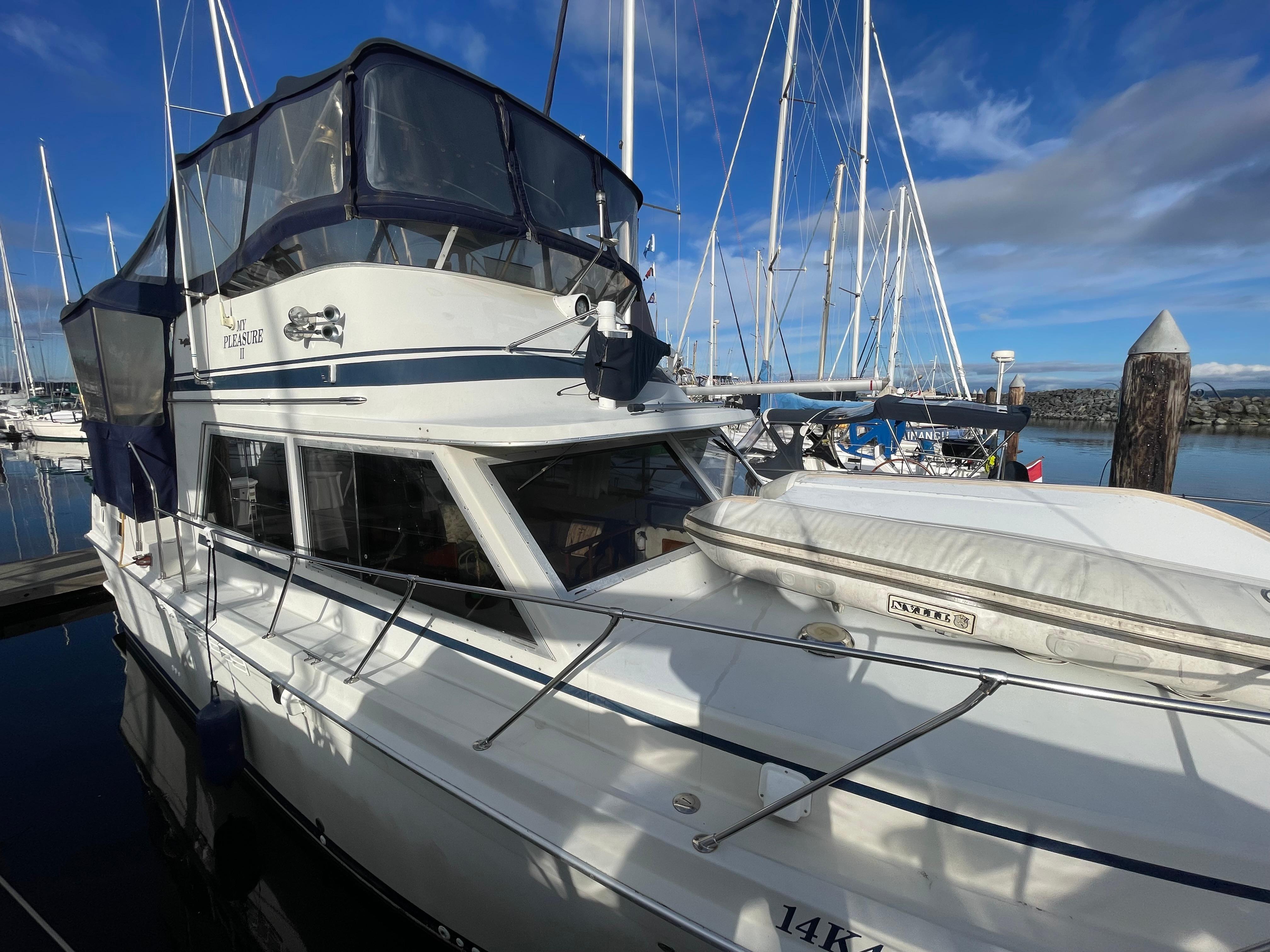 1983 Uniflite 36 AFT CABIN Aft Cabin for sale - YachtWorld