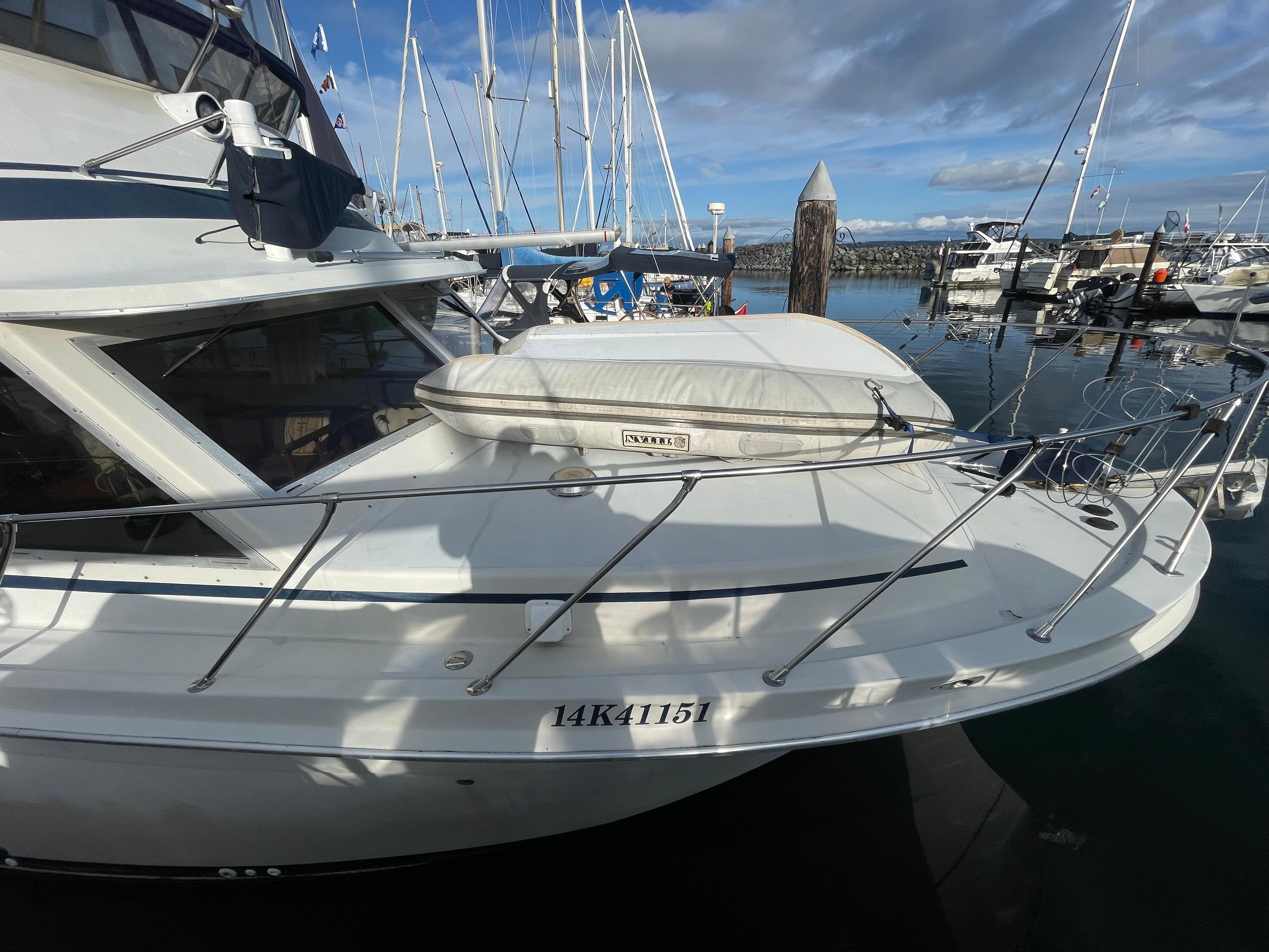 1983 Uniflite 36 AFT CABIN Aft Cabin for sale - YachtWorld