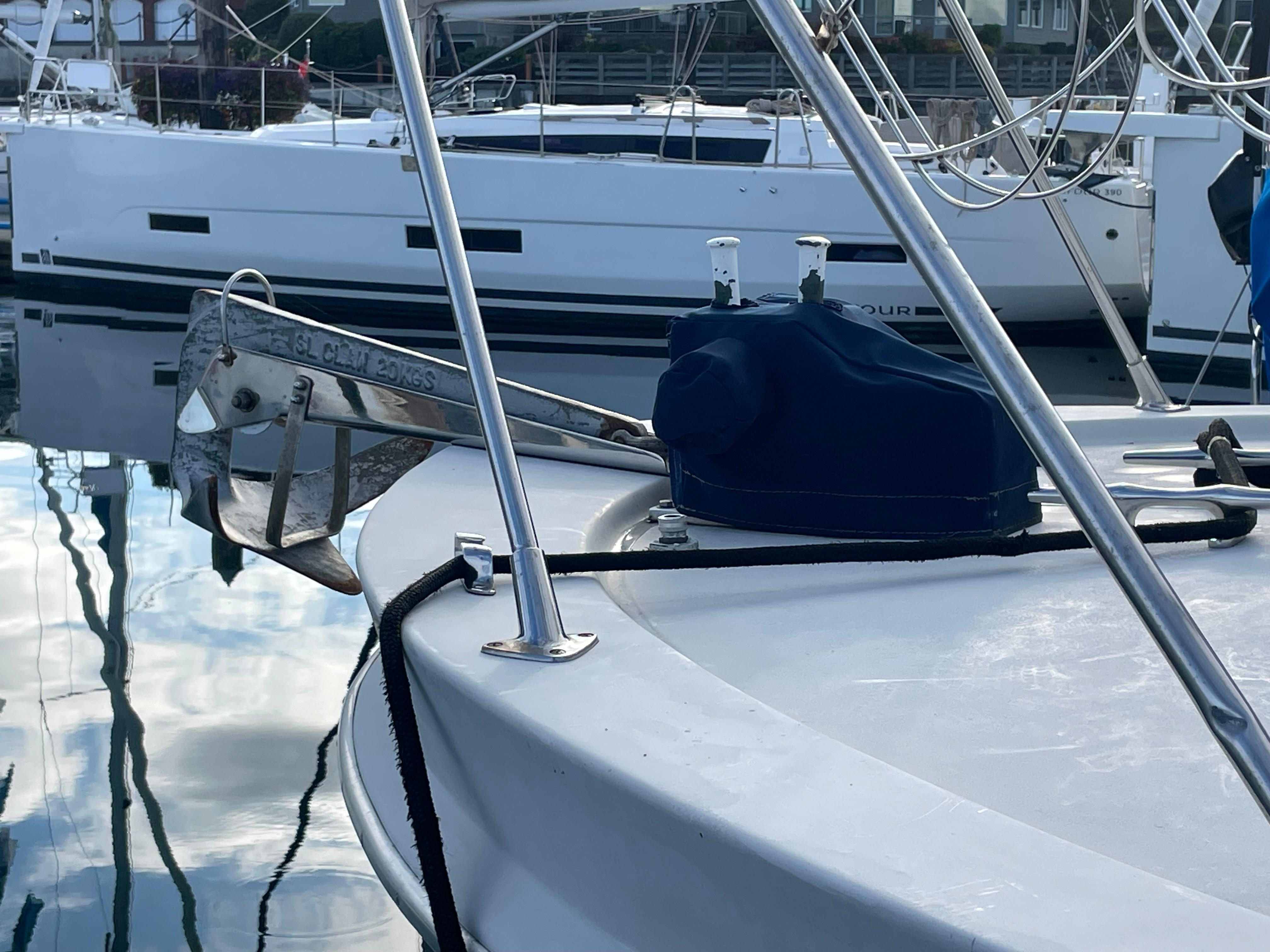 1983 Uniflite 36 AFT CABIN Aft Cabin for sale - YachtWorld