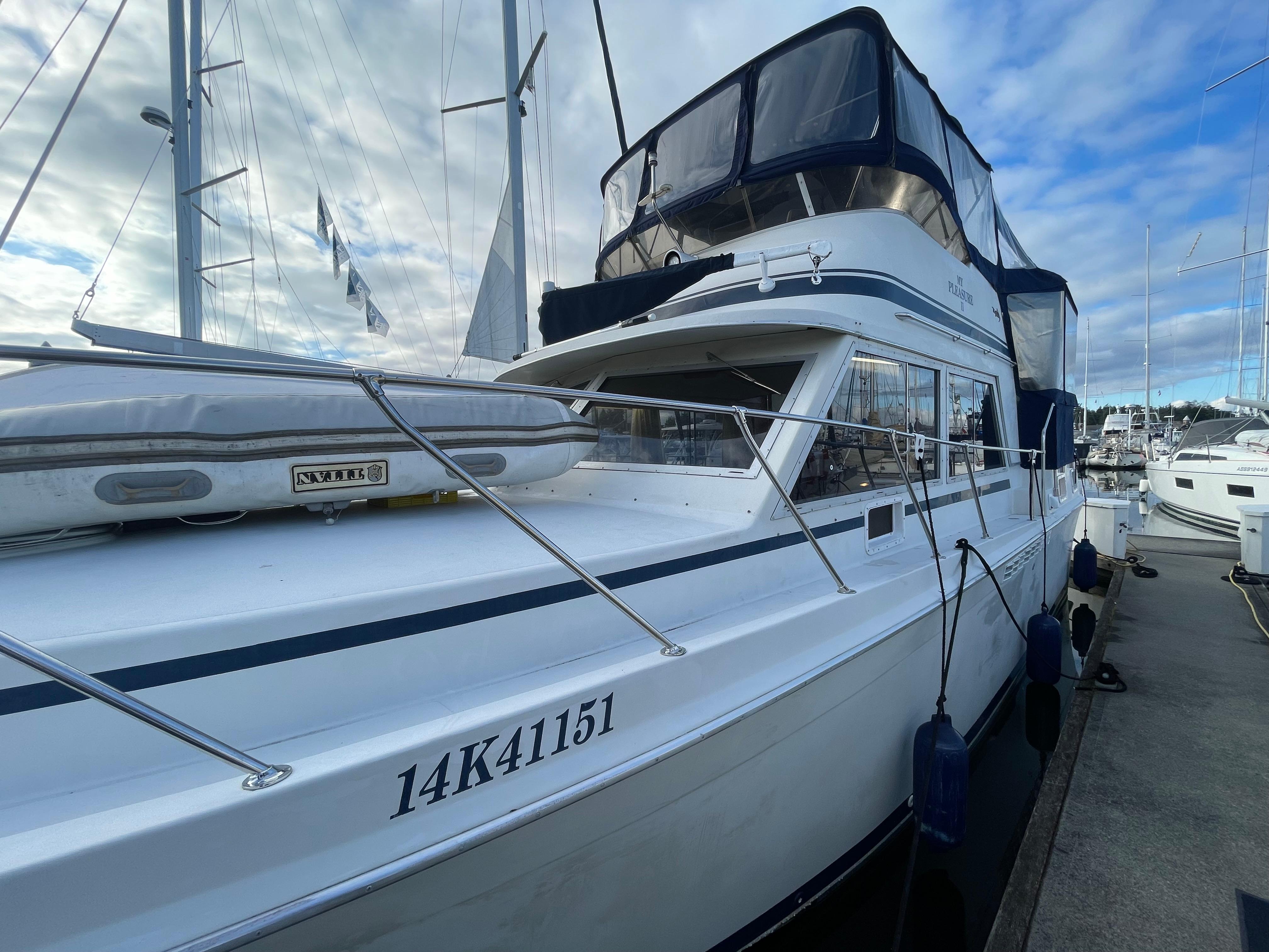 1983 Uniflite 36 AFT CABIN Aft Cabin for sale - YachtWorld