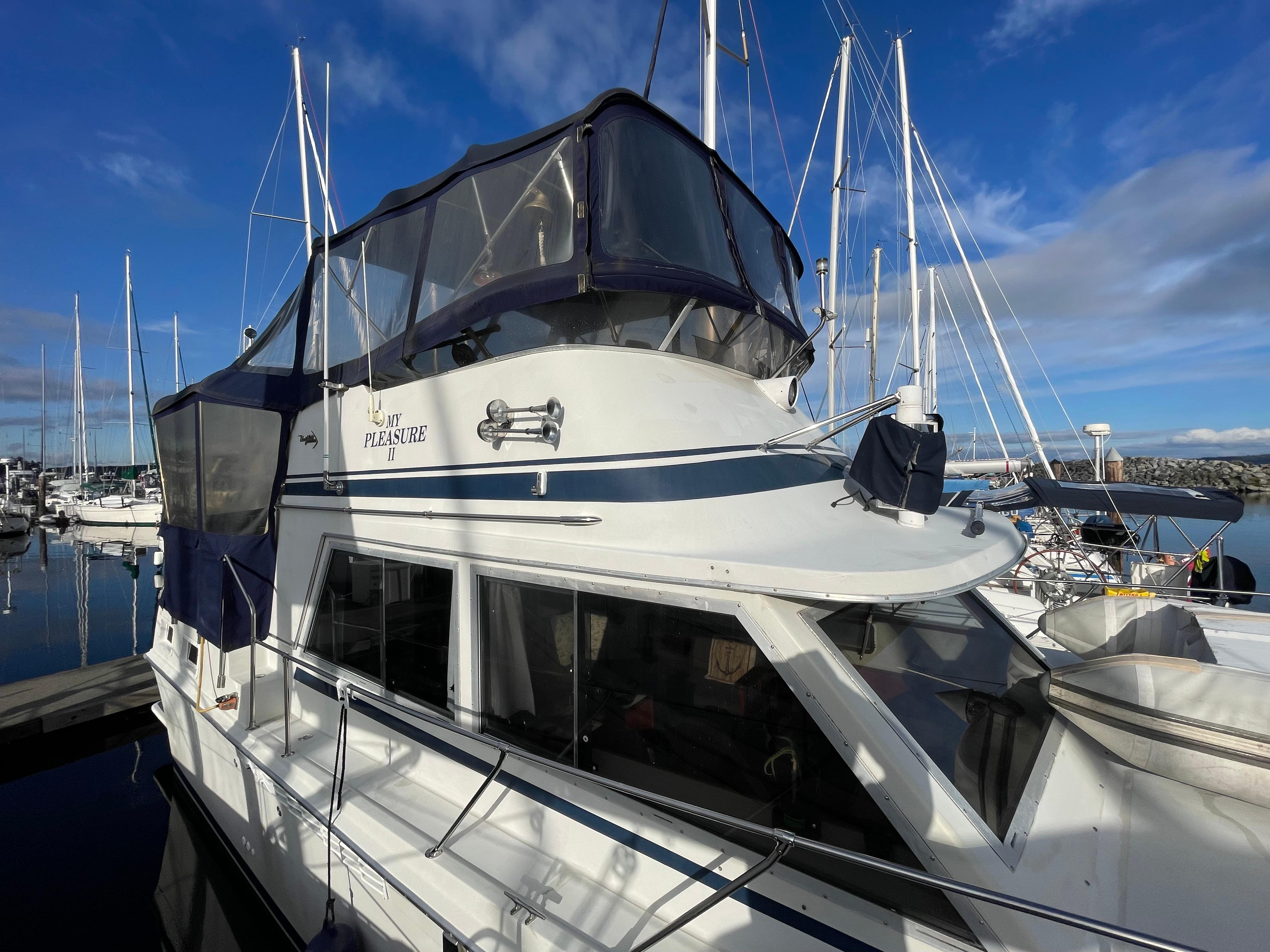 1983 Uniflite 36 AFT CABIN Aft Cabin for sale - YachtWorld