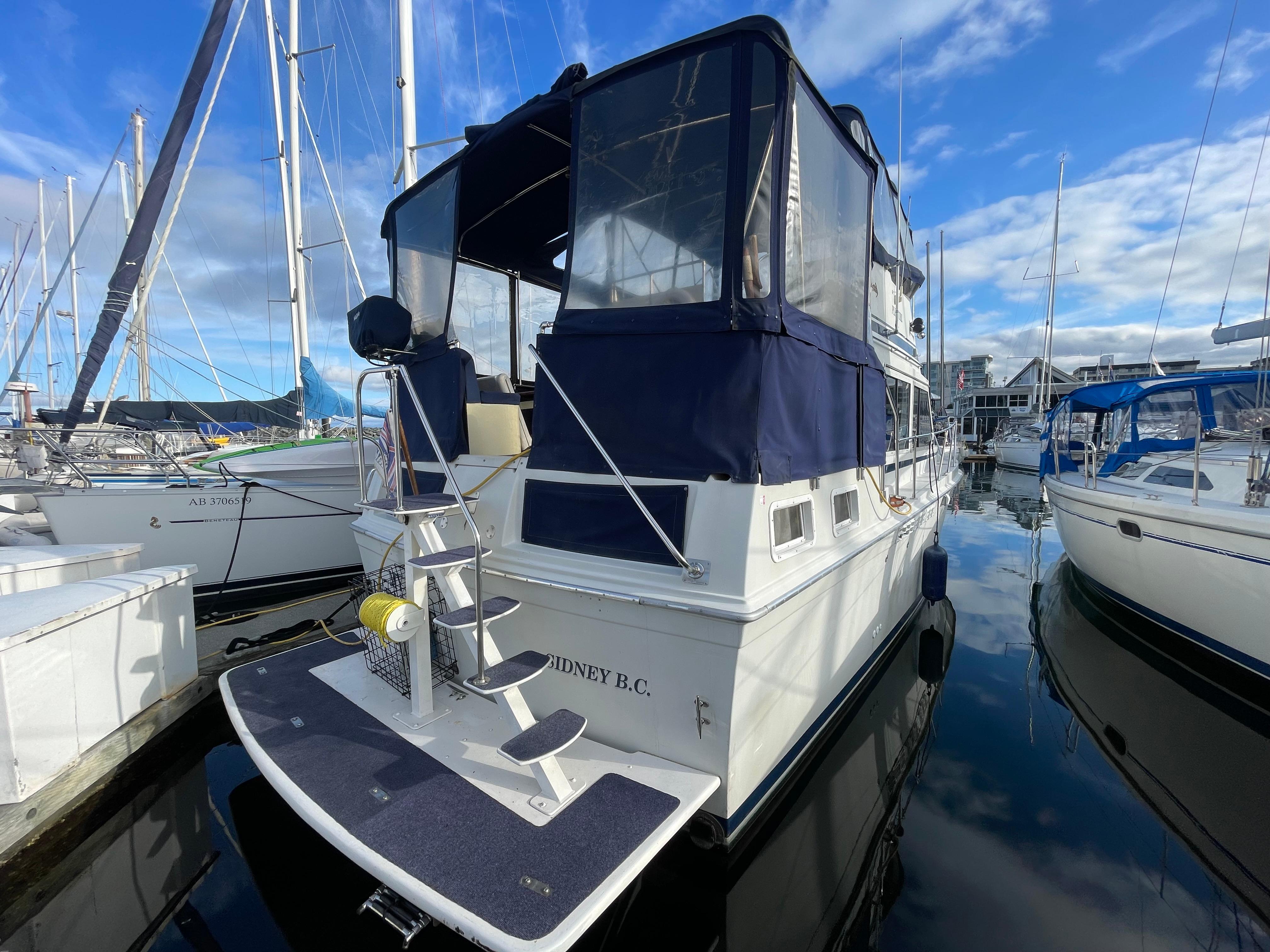 1983 Uniflite 36 AFT CABIN Aft Cabin for sale - YachtWorld