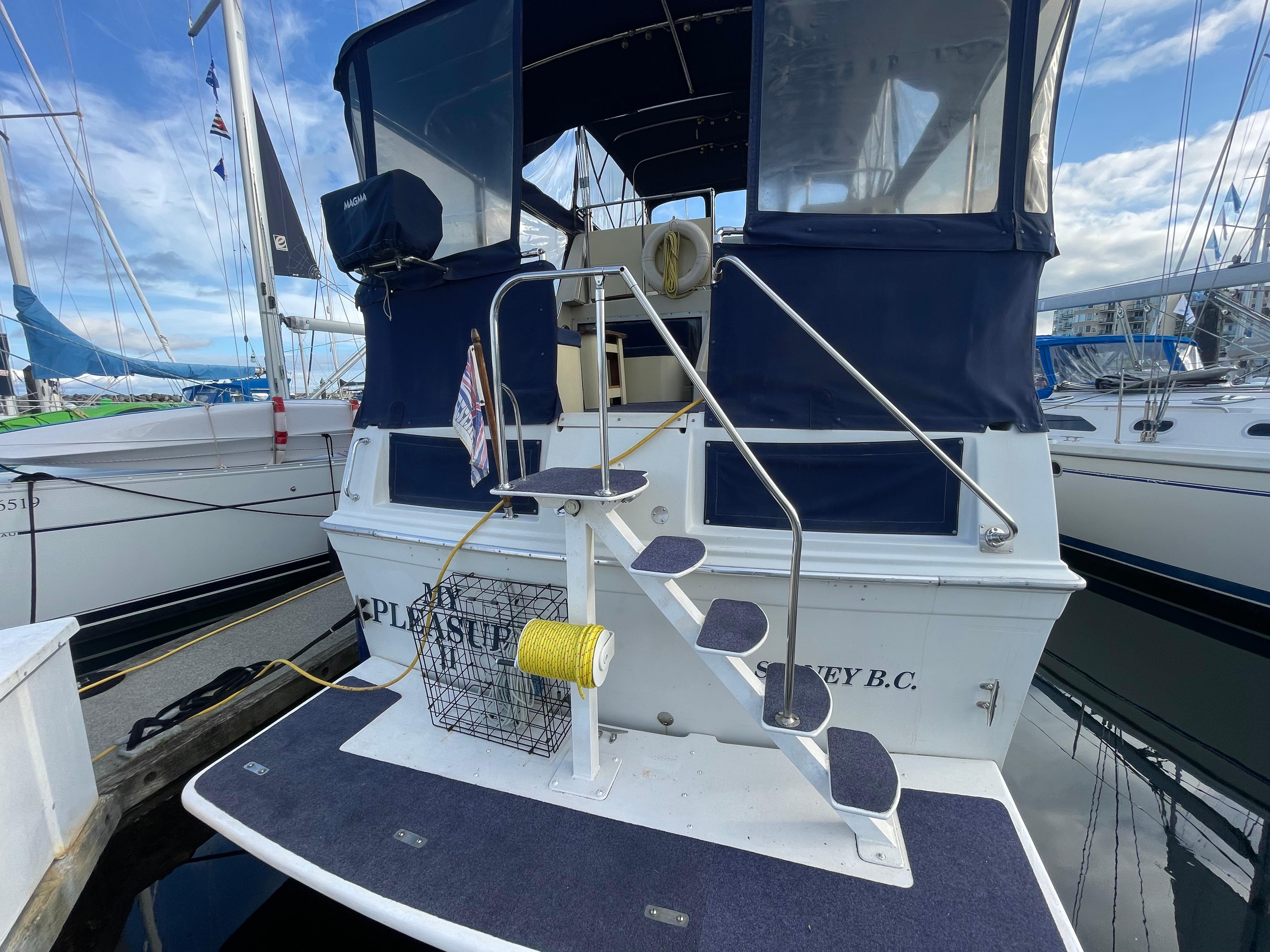 1983 Uniflite 36 AFT CABIN Aft Cabin for sale - YachtWorld