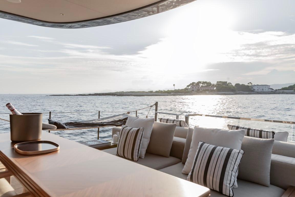 2025 Azimut Seadeck 7 Motor Yacht for sale - YachtWorld