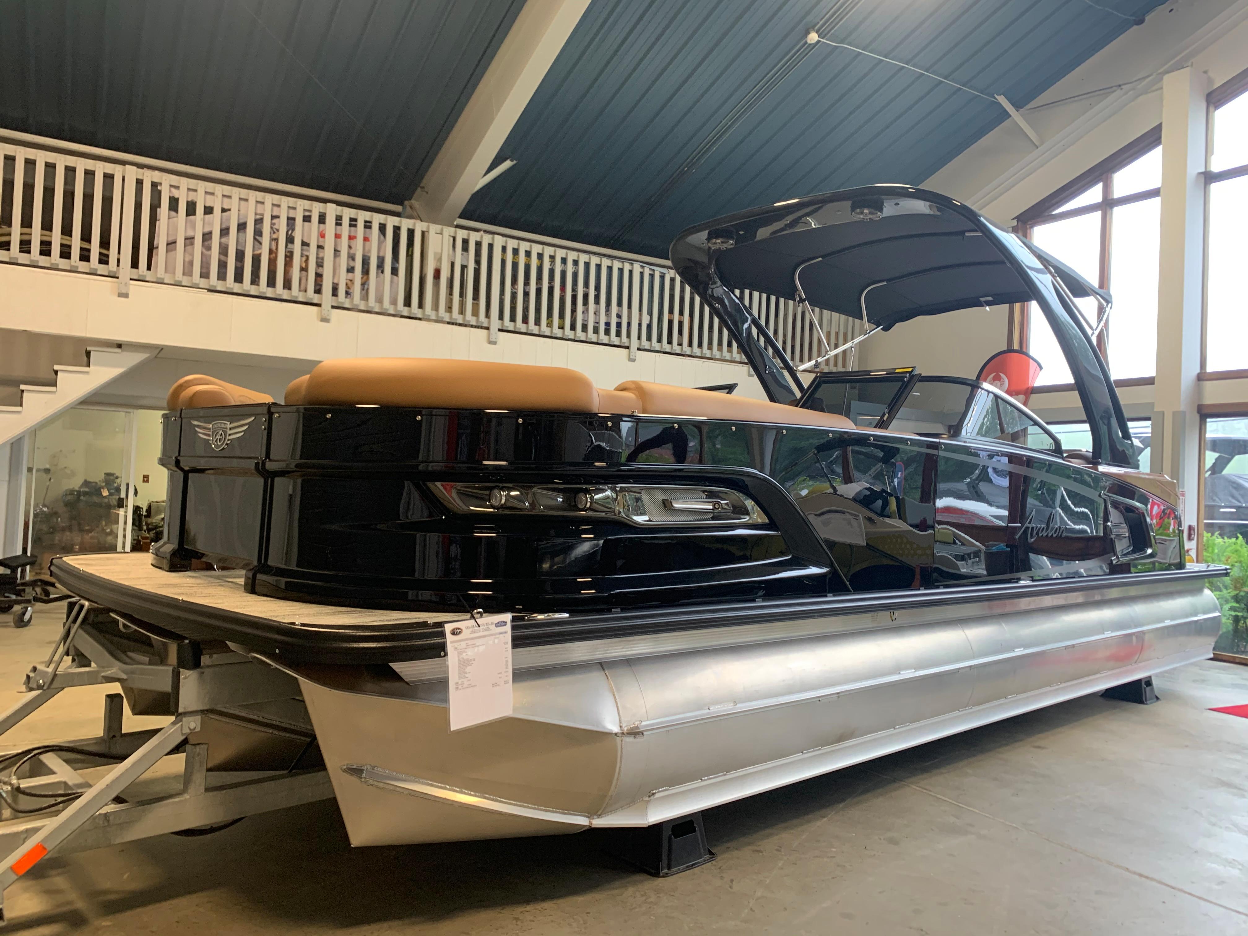 2024 Avalon Excalibur Windshield Quad Lounger 27 Pontonbåd til salg ... 2024 Avalon Excalibur Windshield Quad Lounger 27 Pontonbåd til salg ...