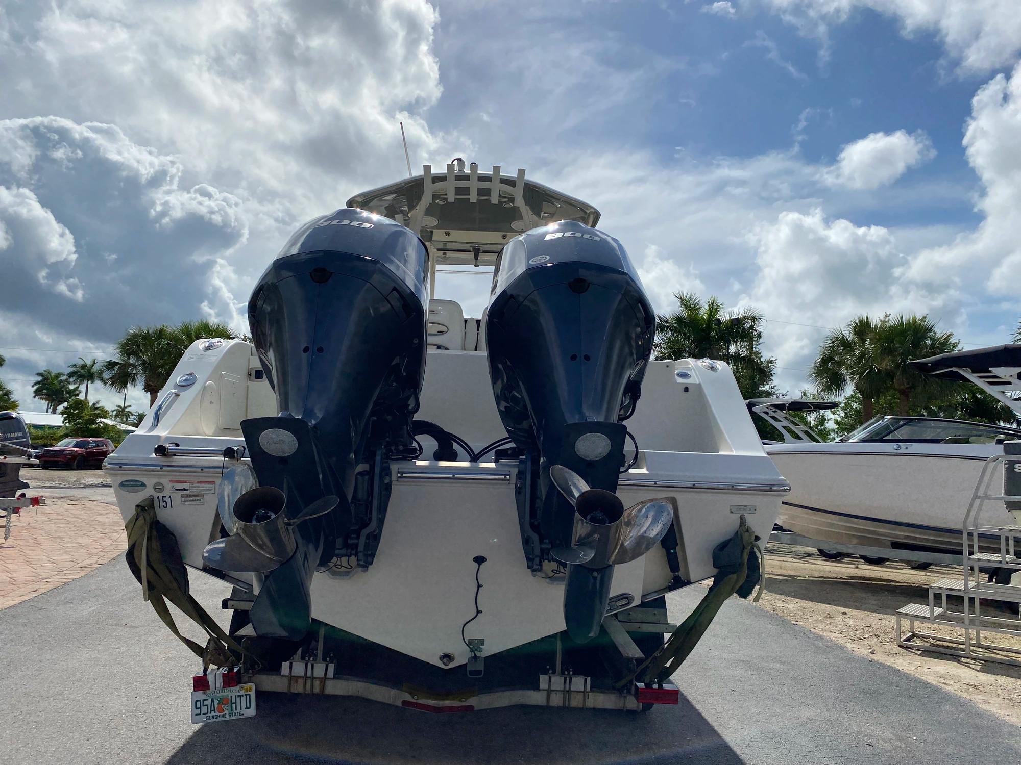 2019 Cobia 301 CC Center Console for sale - YachtWorld