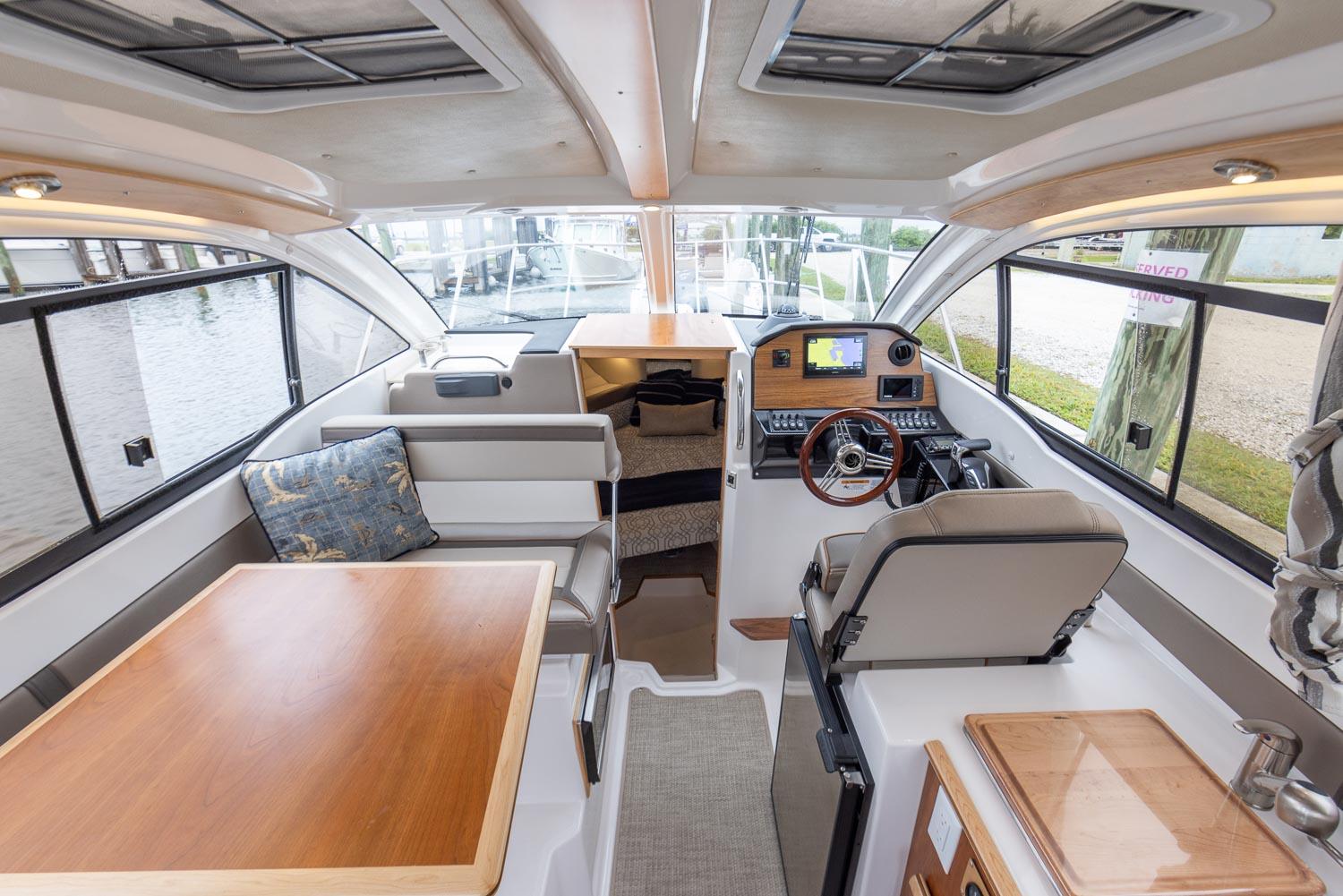 2024 Solara S-250 Coupe Express Cruiser for sale - YachtWorld