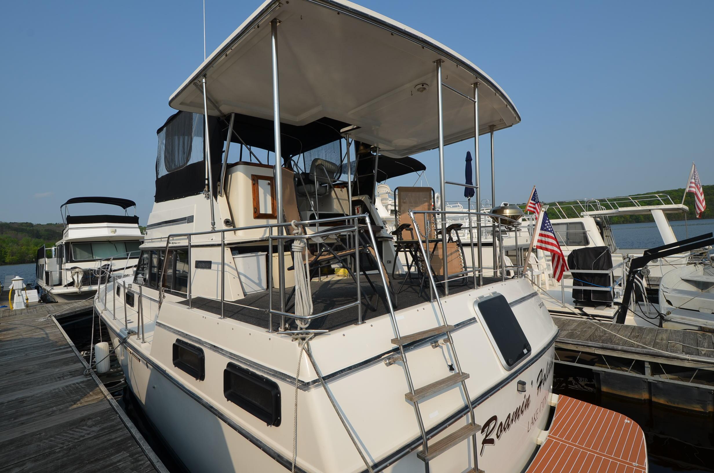 1985 Carver 3607 Aft Cabin Motoryacht Barche con cabina di poppa in ...